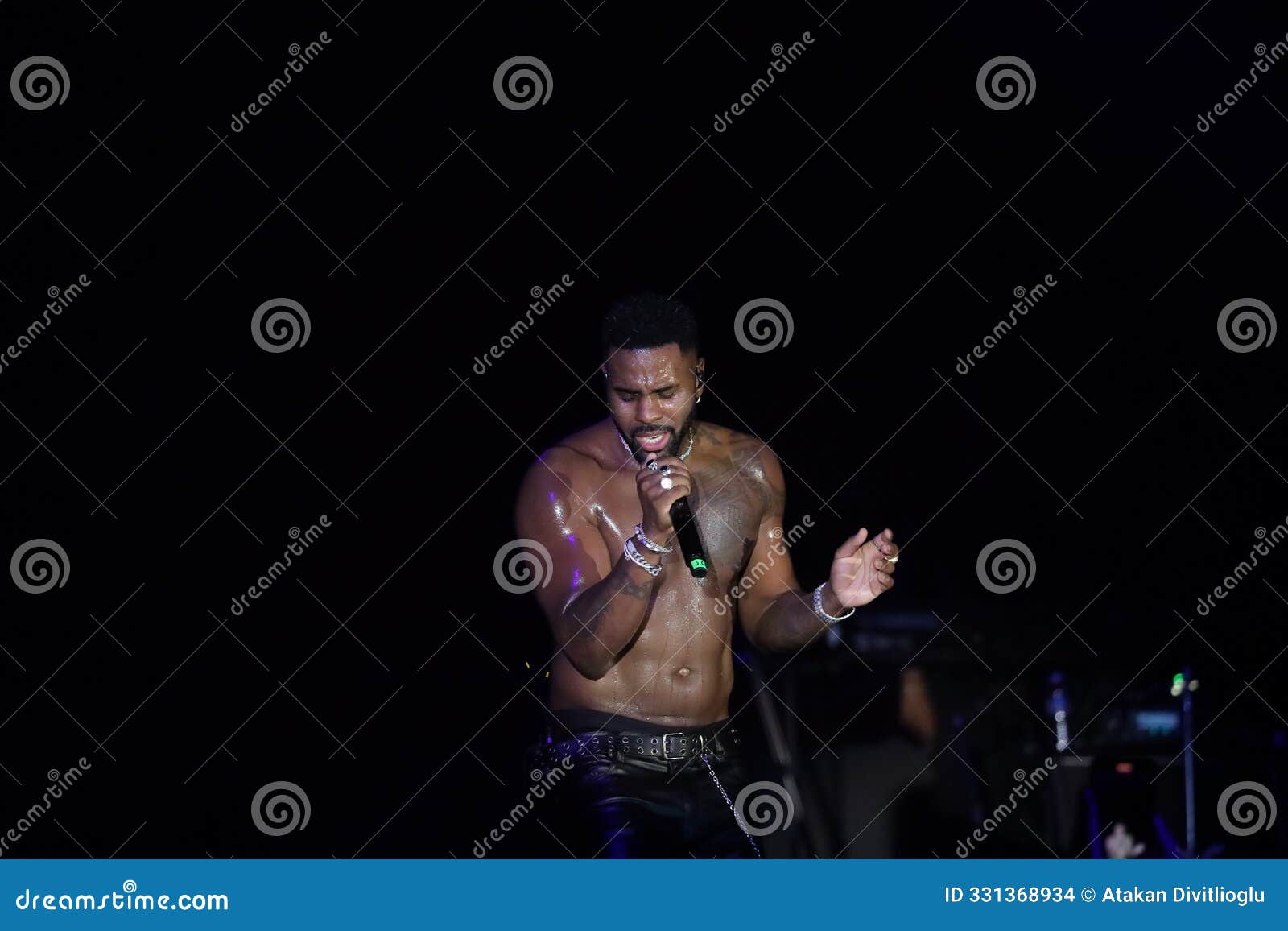 Jason Derulo Performing Shirtless on Stage in Concert Editorial Stock ...