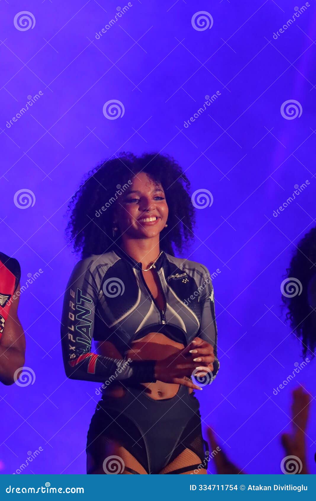 Jason Derulo Performing on Stage with a Dancer during a Live Concert ...