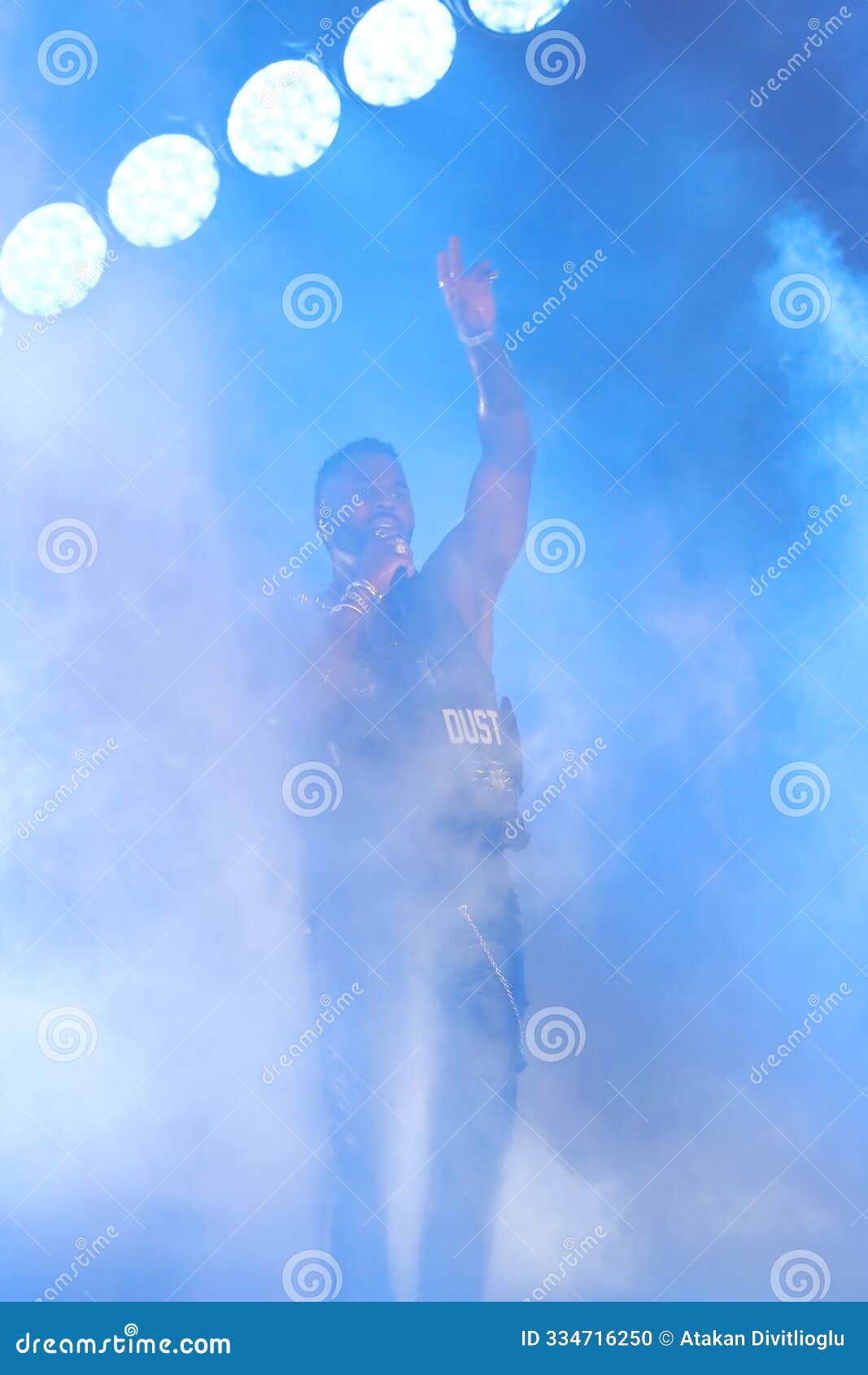 Jason Derulo Performing on Stage with a Dancer during a Live Concert ...