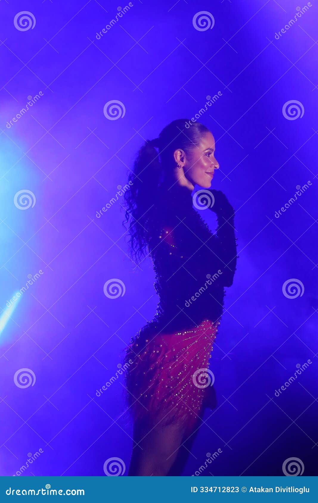 Jason Derulo Performing on Stage with a Dancer during a Live Concert ...