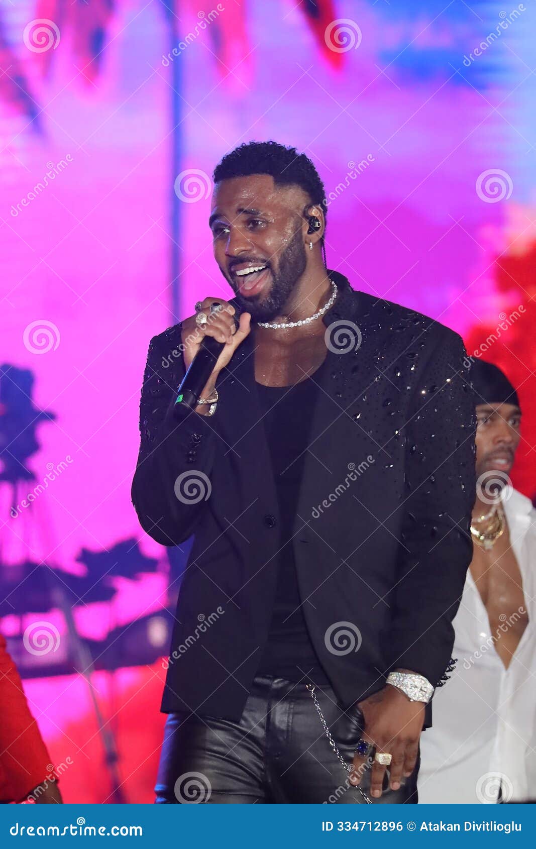 Jason Derulo Performing on Stage with a Dancer during a Live Concert ...