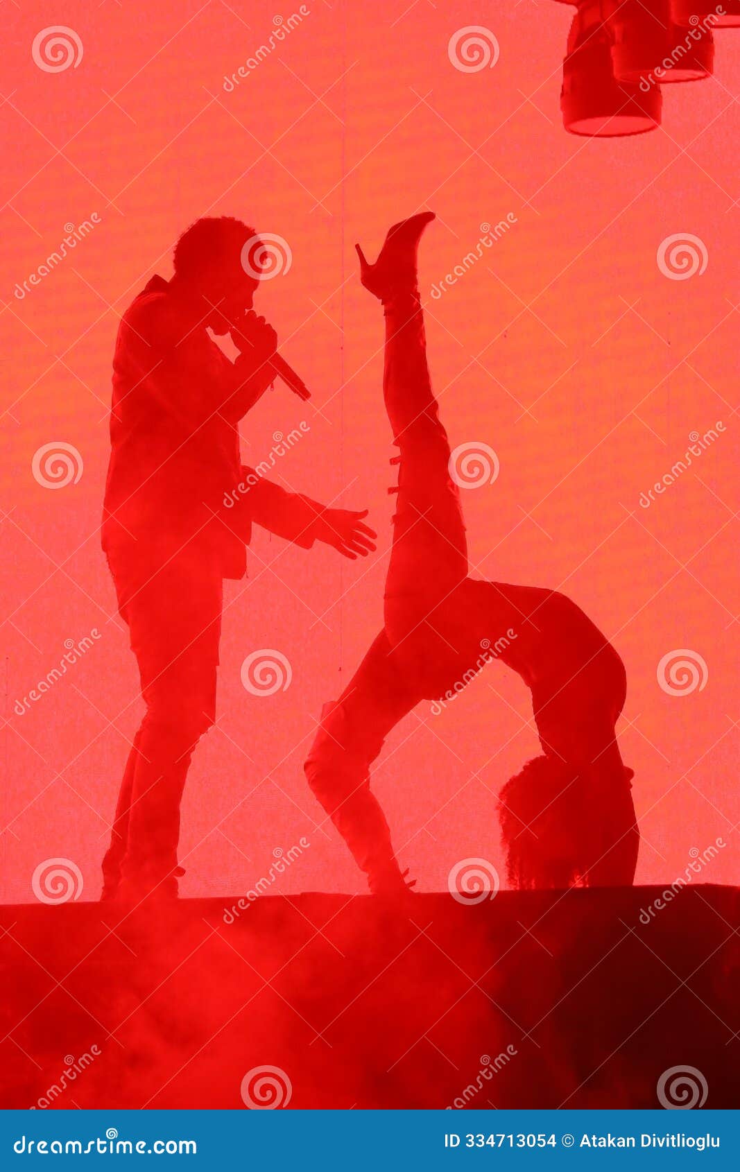 Jason Derulo Performing on Stage with a Dancer during a Live Concert ...