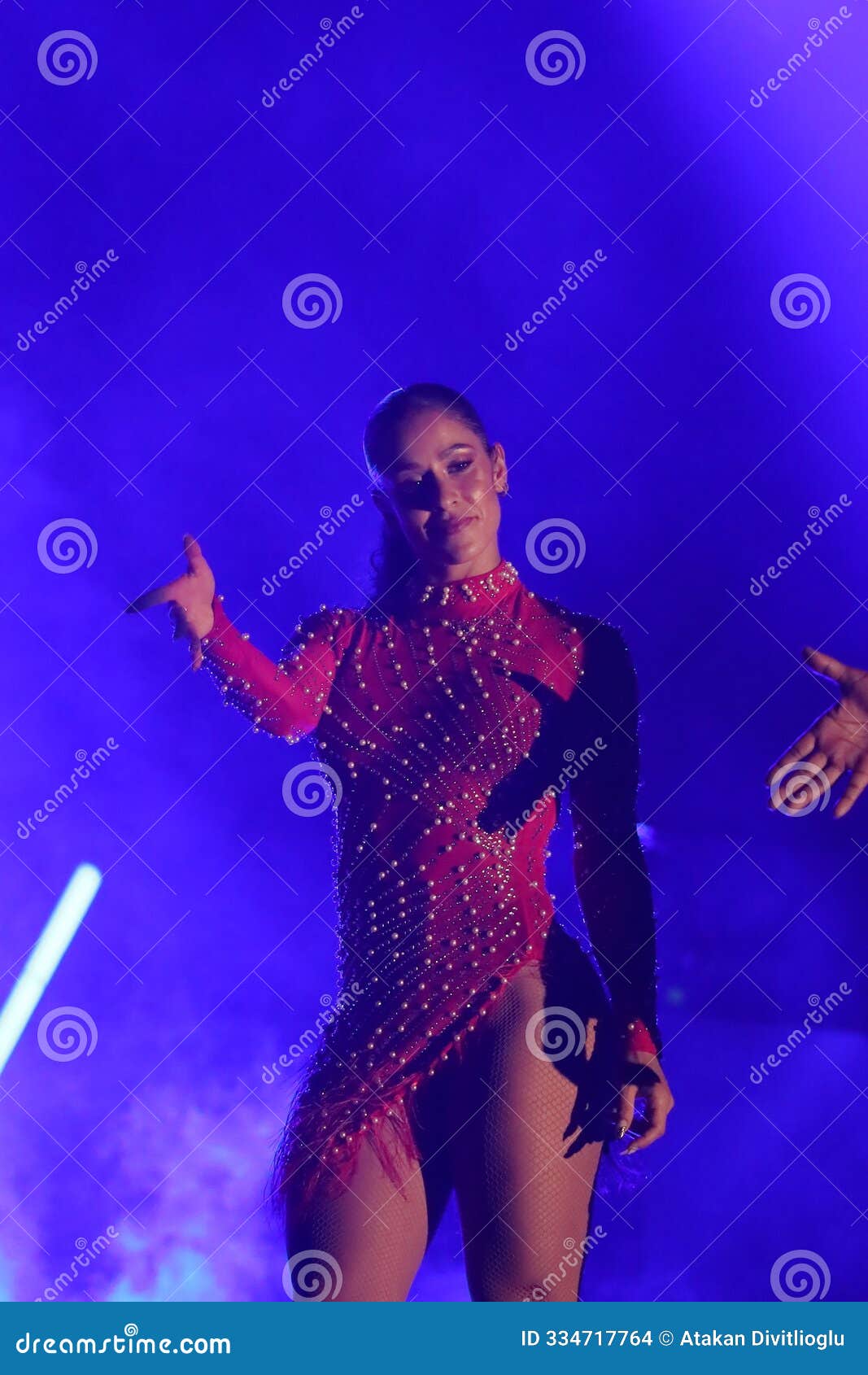 Jason Derulo Performing on Stage with a Dancer during a Live Concert ...