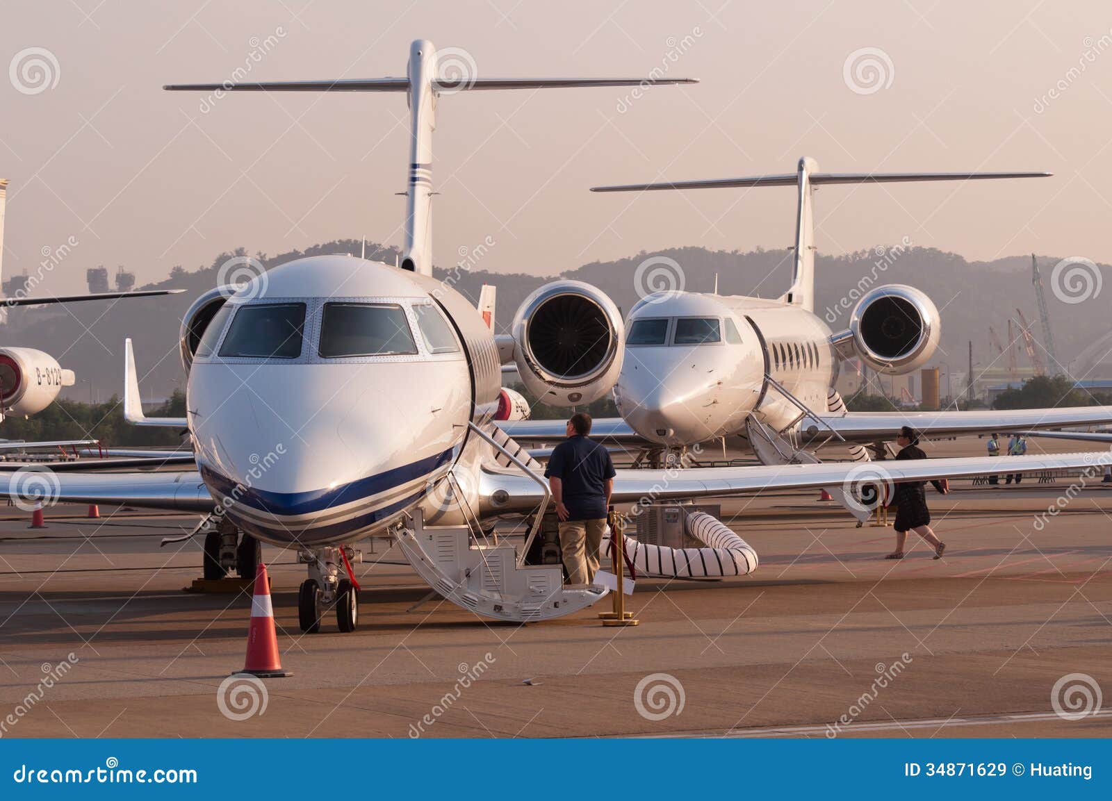 Jato de Gulfstream G280 imagem de stock editorial. Imagem de aeroporto ...