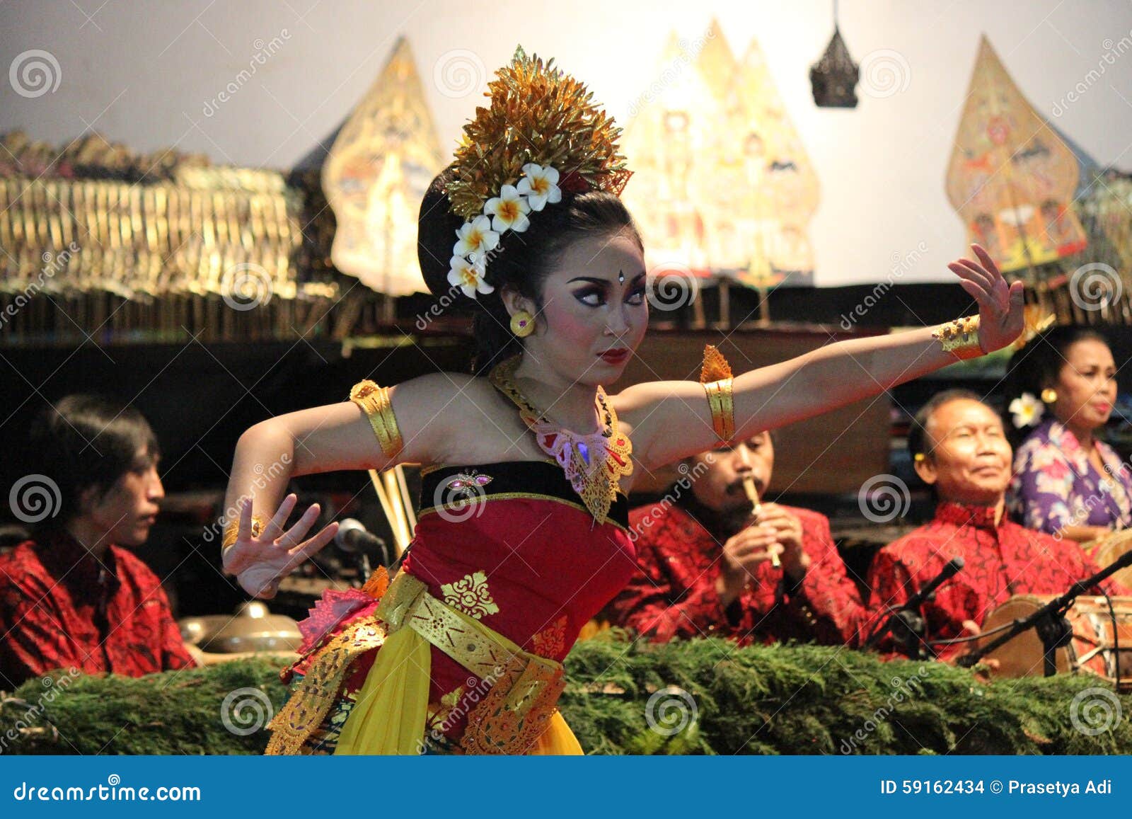 Javanese Gambyong Dance editorial stock image. Image of origin - 59162434