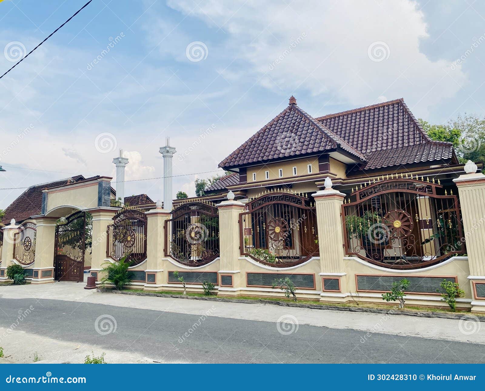Javanese Traditional Modern Joglo House Stock Photo - Image of building ...