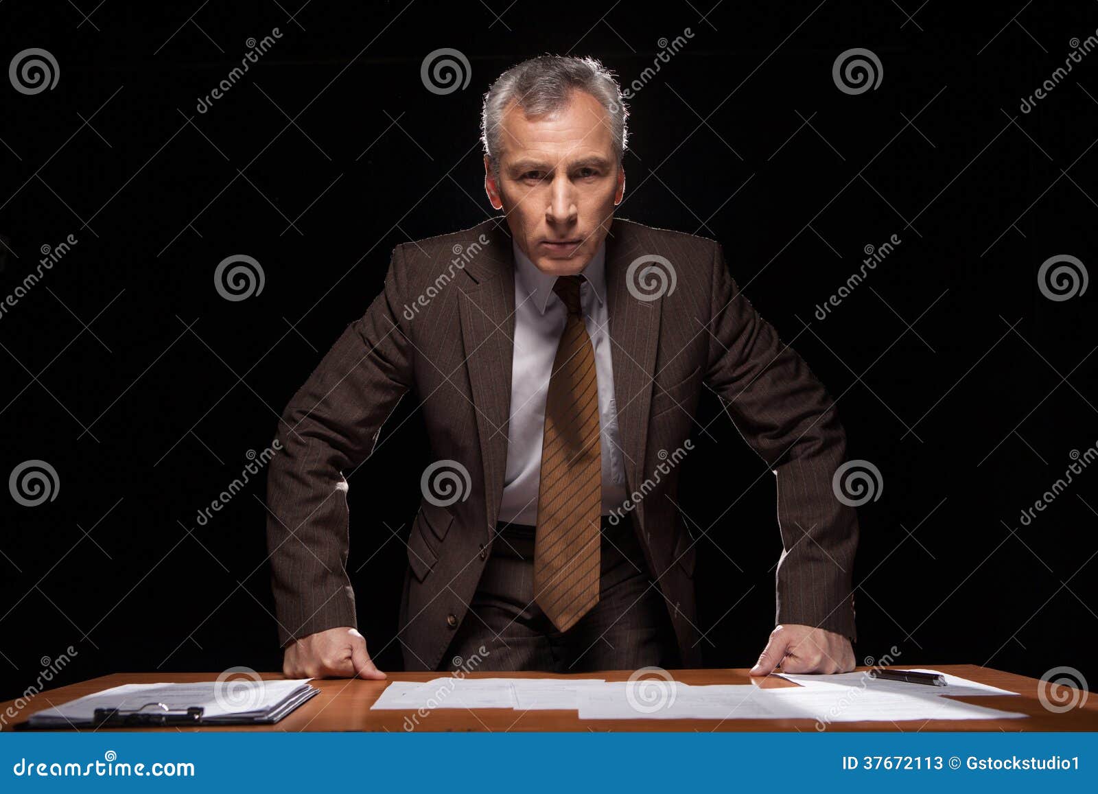 Je suis un patron ici ! image stock. Image du penchement - 37672113