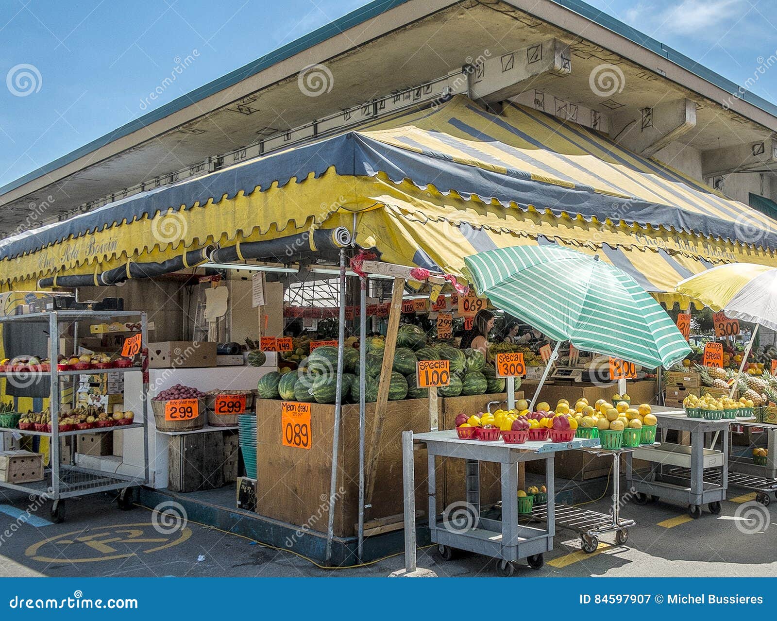Jean-Talon Market photographie éditorial. Image du ombre - 84597907