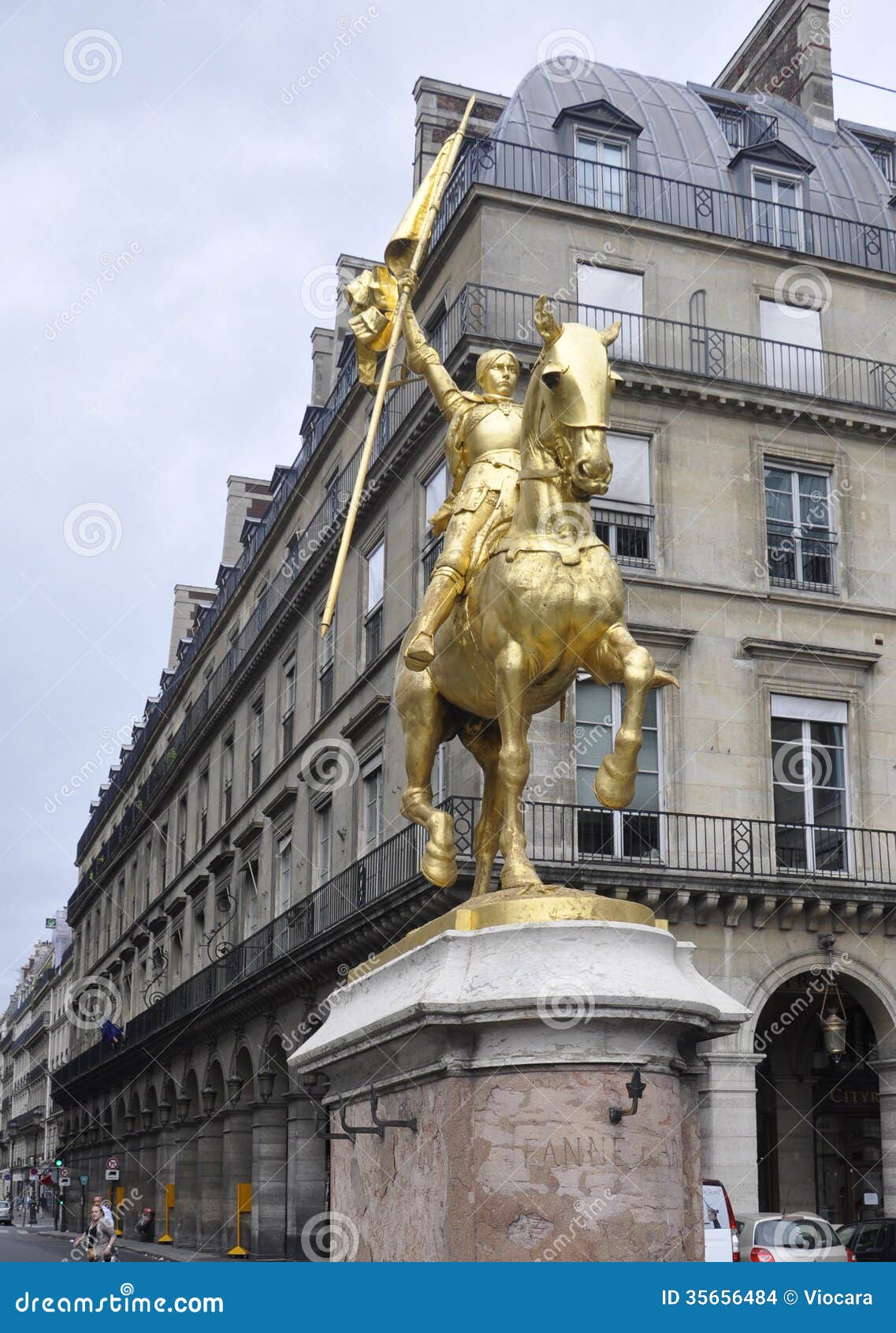 Jeanne D'Arc Statue in Paris Redaktionelles Stockbild - Bild von ...