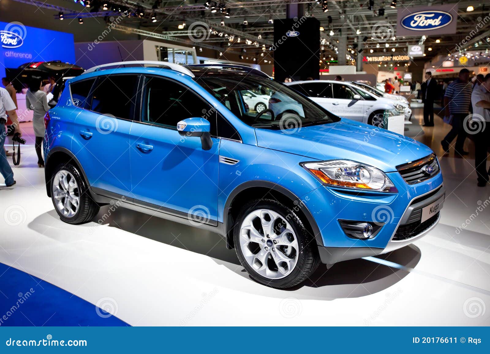 Jeep azul Ford Kuga foto editorial. Imagen de parachoques - 20176611