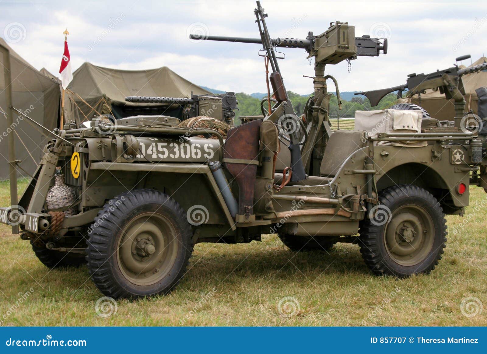 Jeep de WWII image stock. Image du historique, reading - 857707