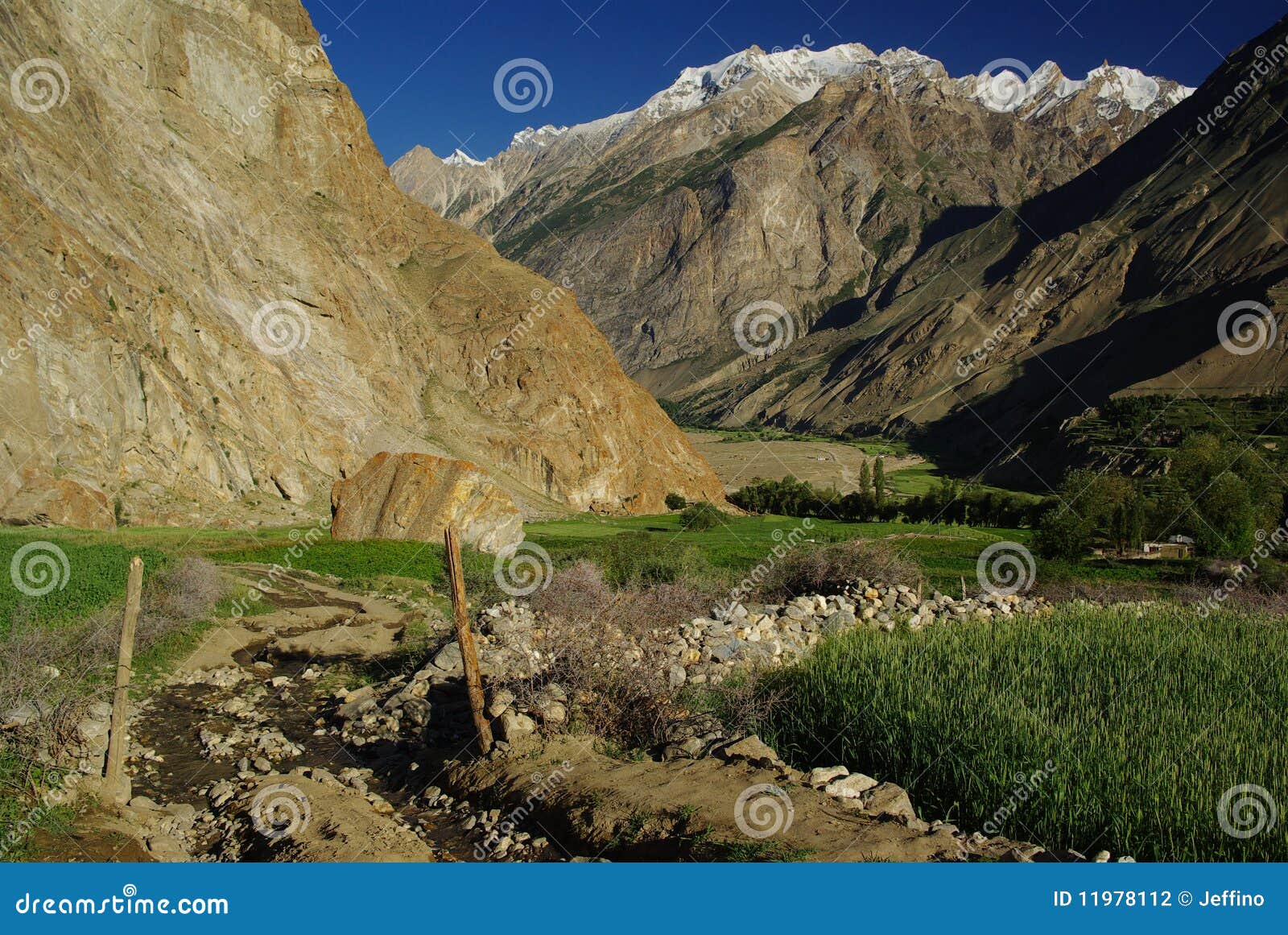 Jeep road to Askole stock photo. Image of mountains, tourist - 11978112