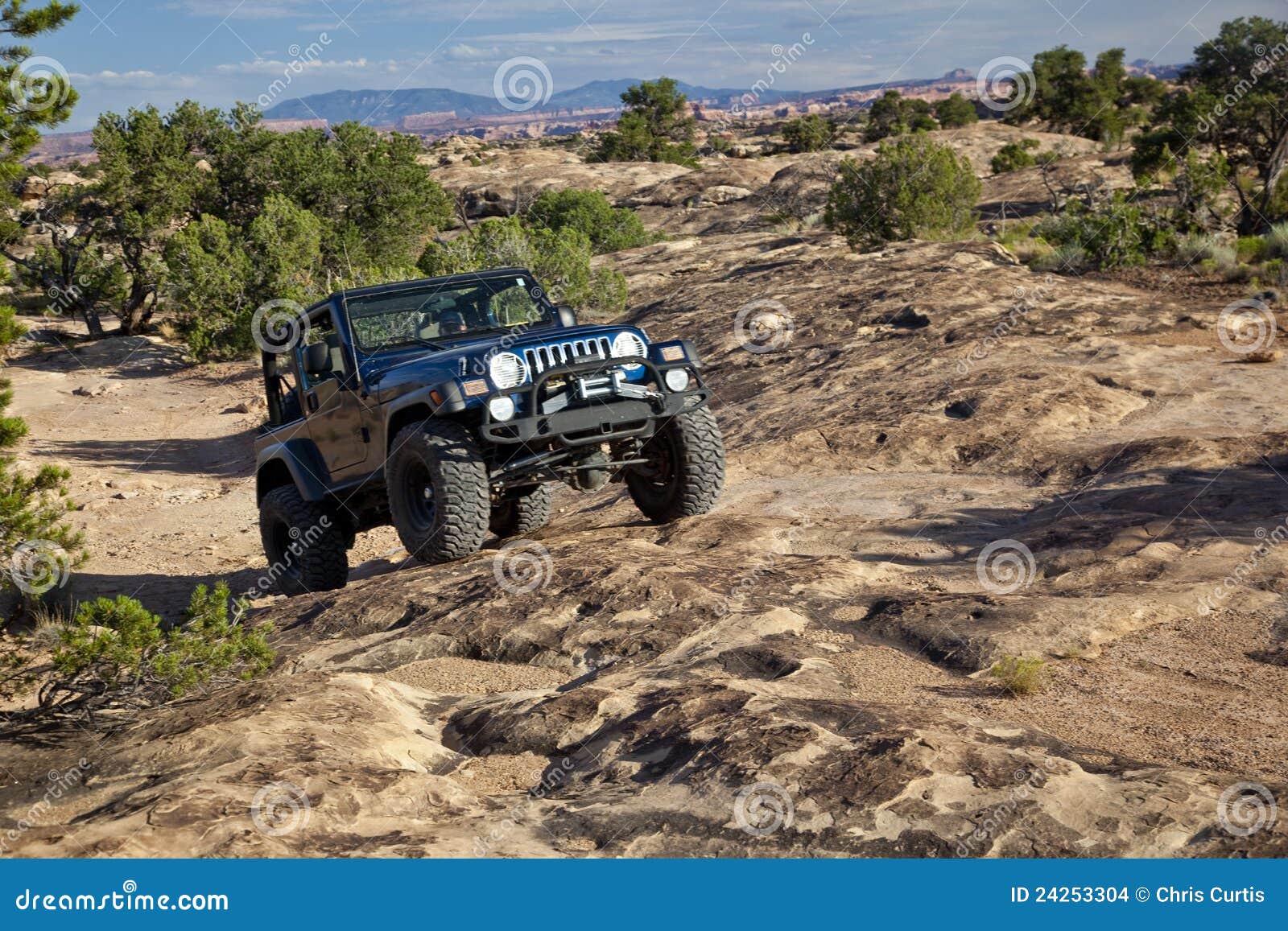 Jeep on Utah Slickrock editorial stock image. Image of erosion - 24253304