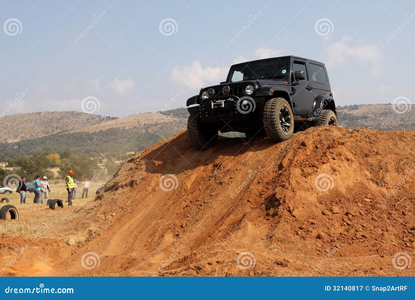Jeep Wrangler Negro En El Curso 4x4 Fotografía editorial - Imagen de ...