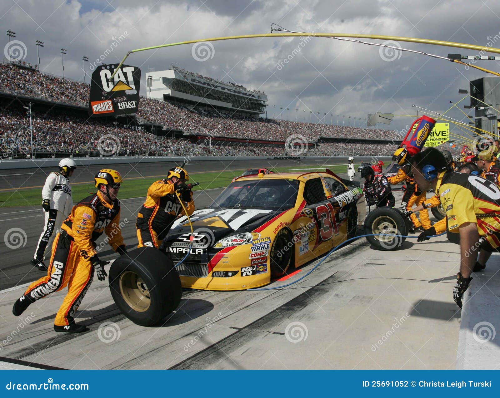 Jeff Burton Pit Stop editorial photography. Image of daytona - 25691052