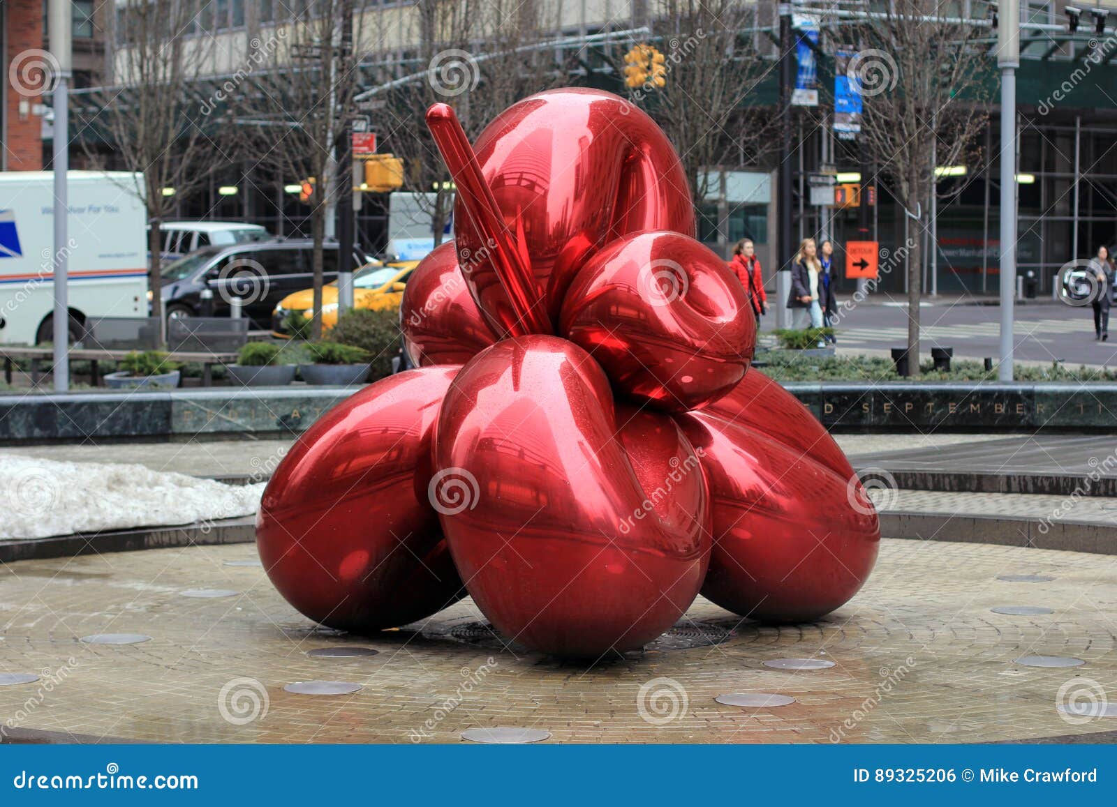 Jeff Koons red ballon art editorial photo. Image of center - 89325206