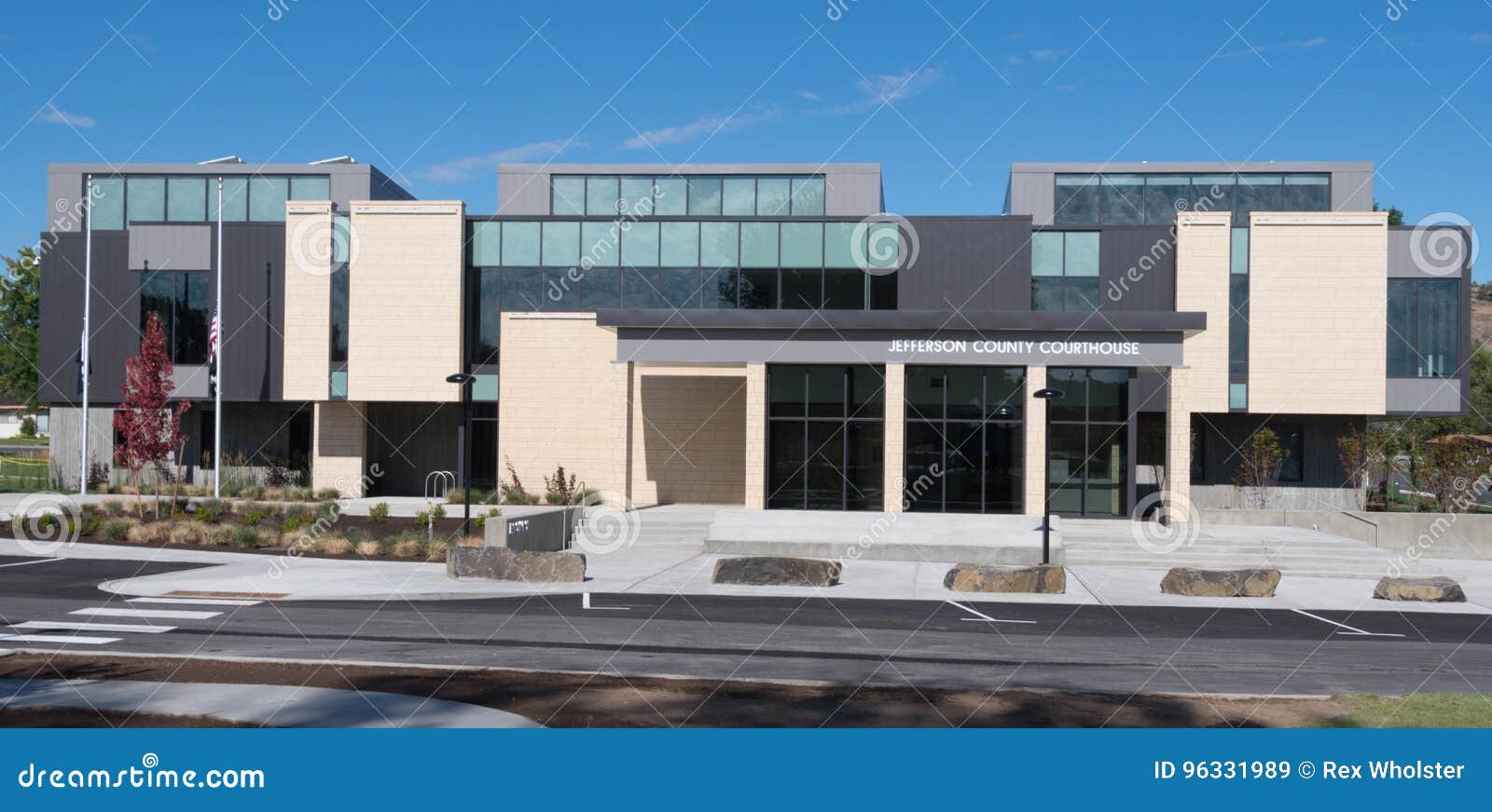 Jefferson County Courthouse in Madras, Oregon Editorial Stock Image ...