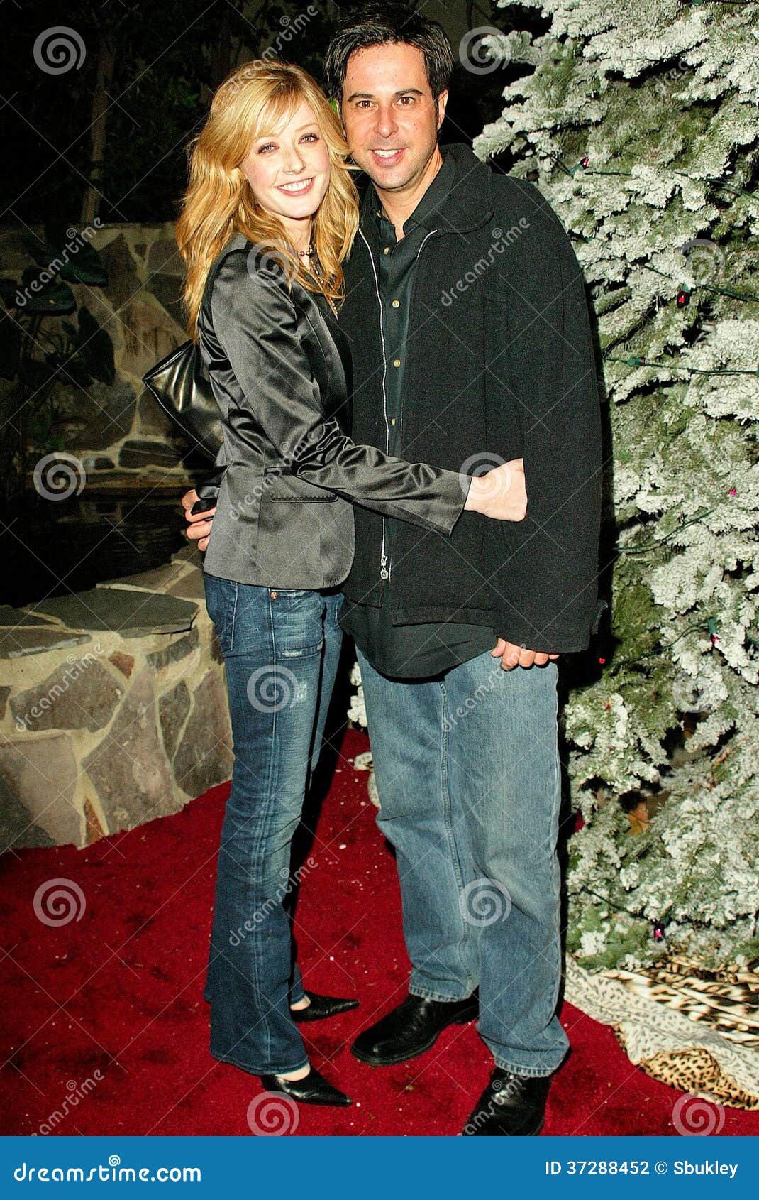 Jennifer Finnigan Husband