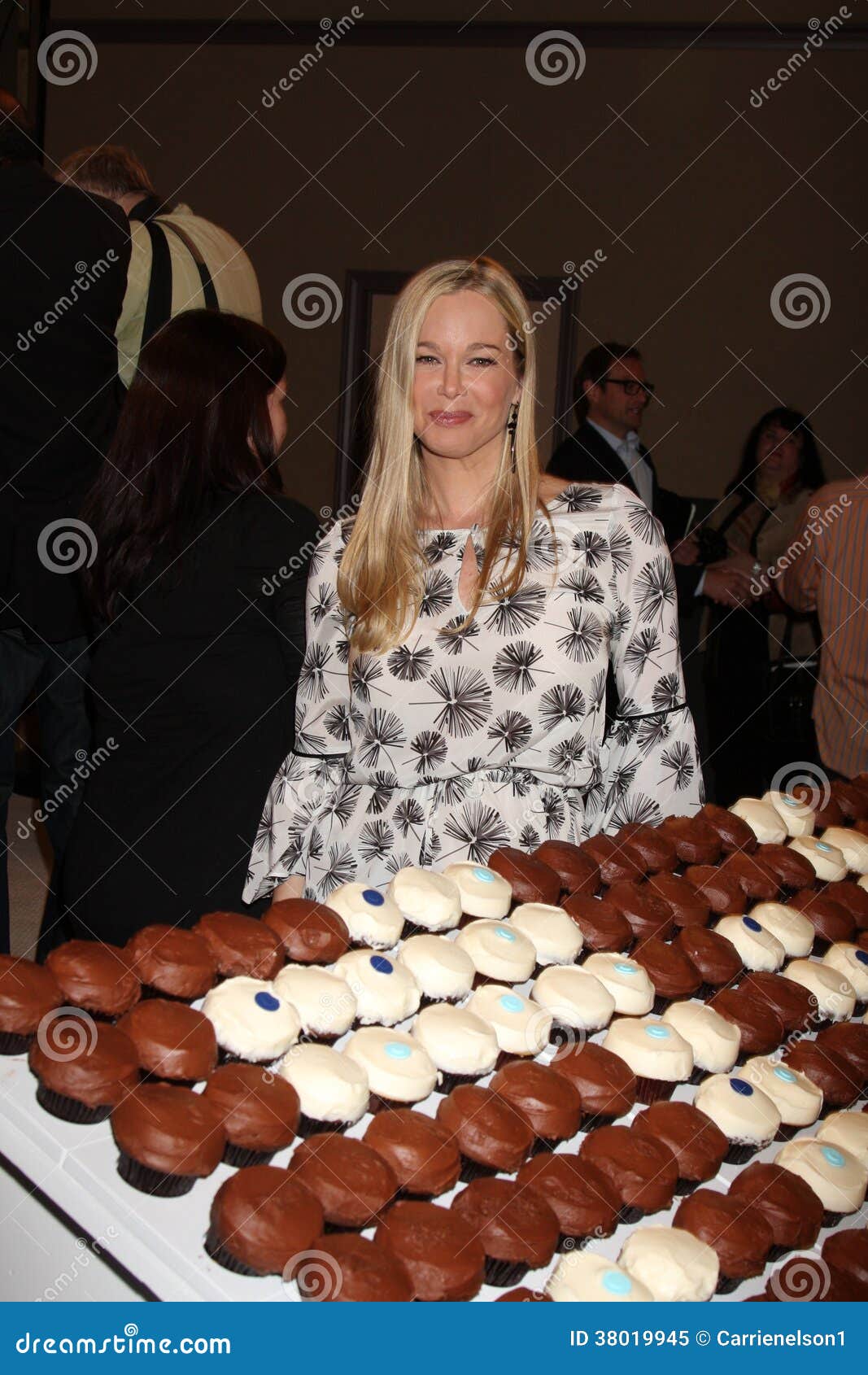 Jennifer Gareis editorial image. Image of gareis, 6000th - 38019945