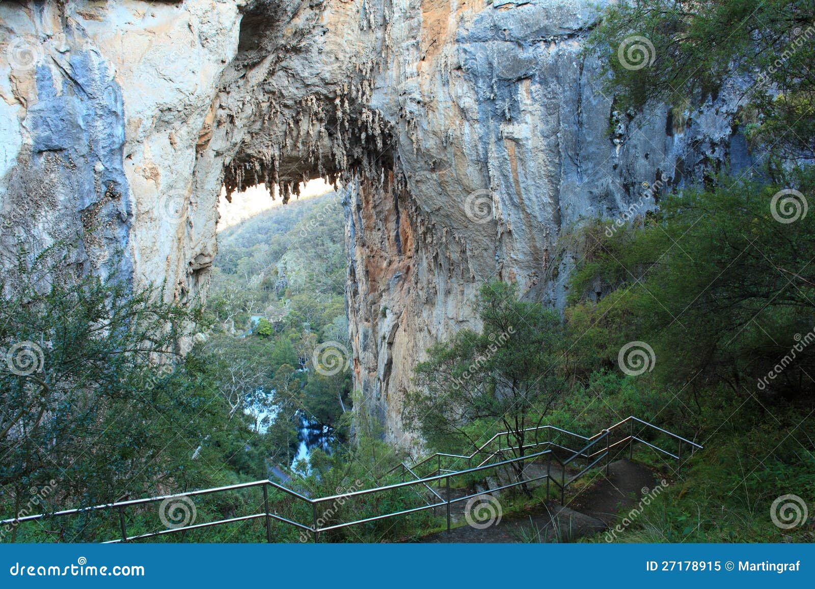 The Jenolan Caves Are Limestone Caves Located Within The Jenolan Karst ...