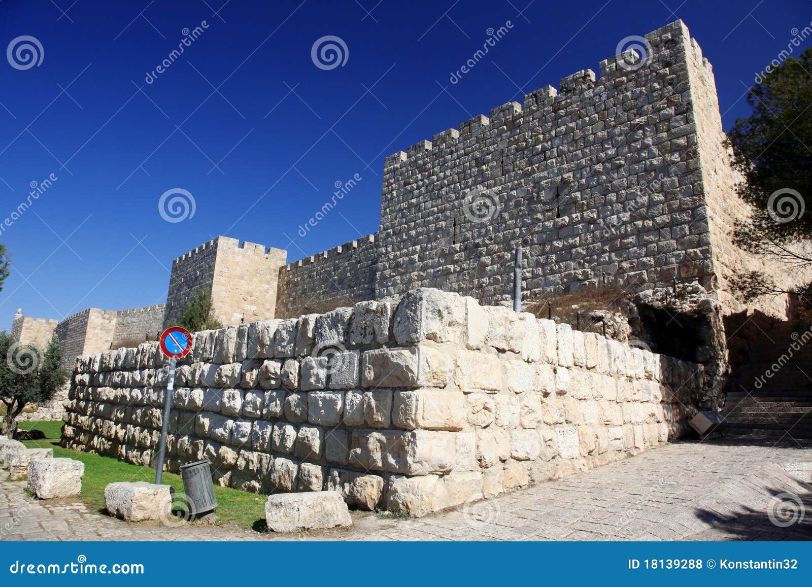 Jerusalem old city wall stock photo. Image of jerusalem - 18139288