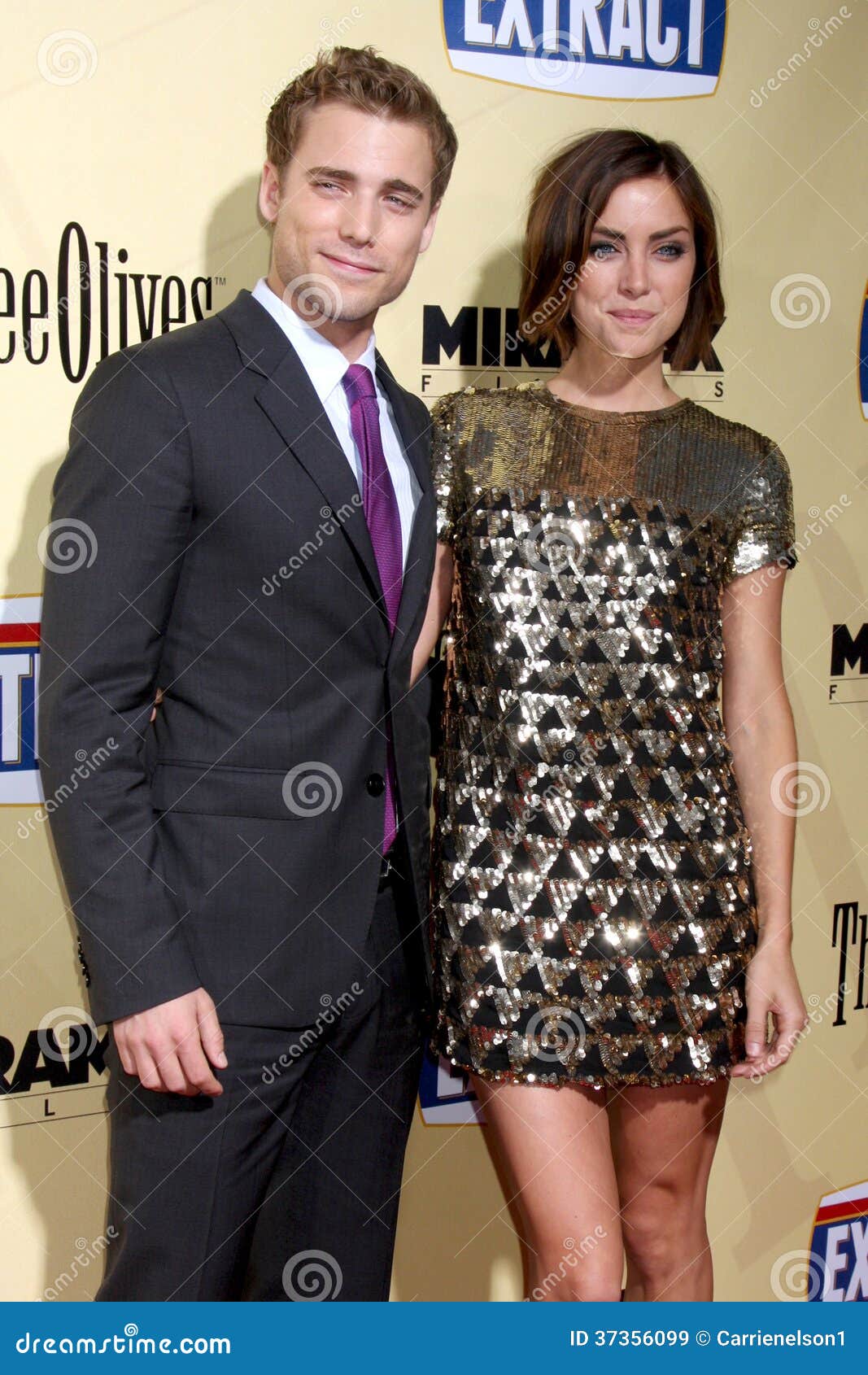 Jessica Stroup,Dustin Milligan Editorial Stock Image - Image of extract ...
