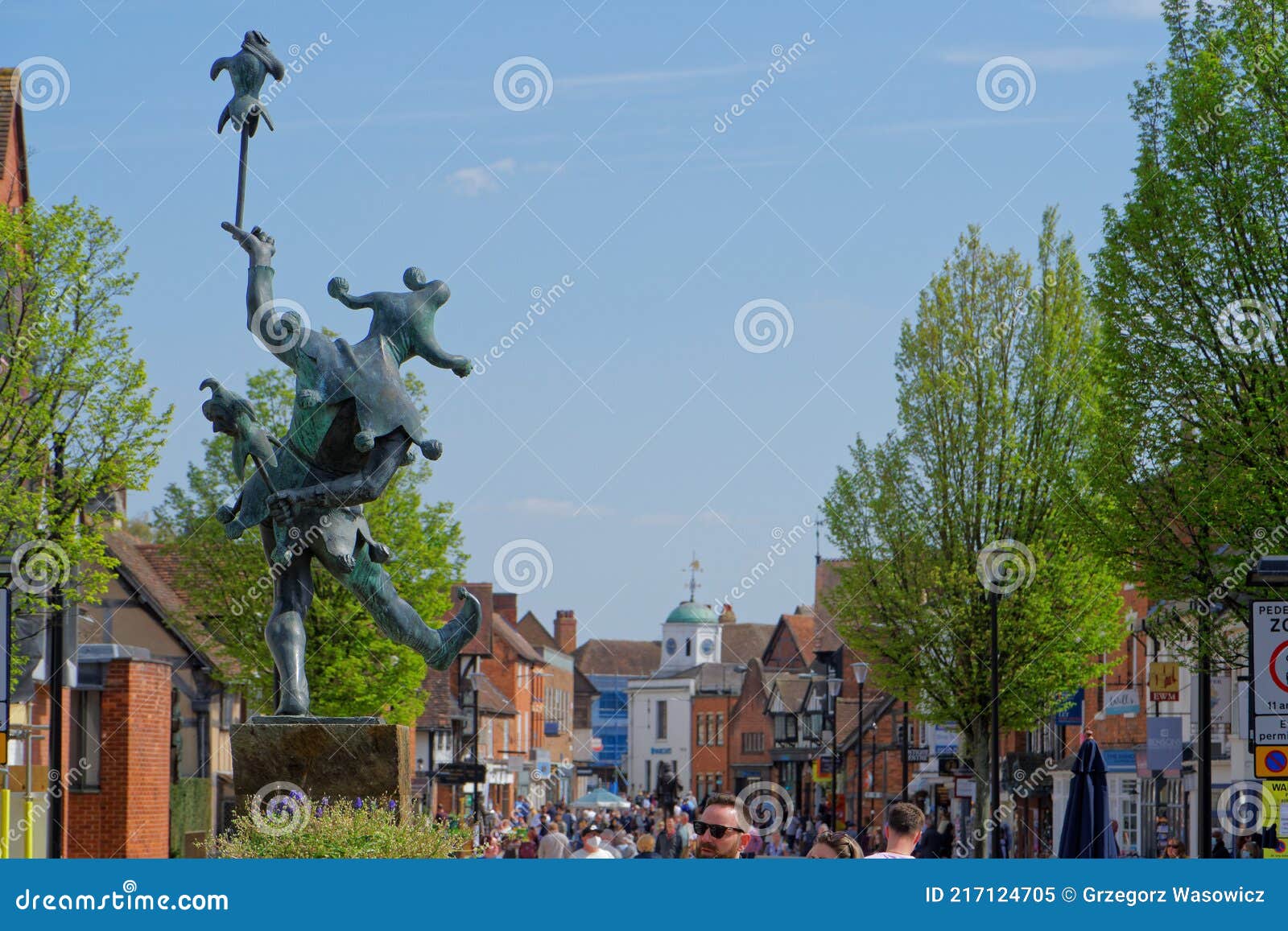 The Jester Statue in Stratford-upon-Avon Editorial Image - Image of ...