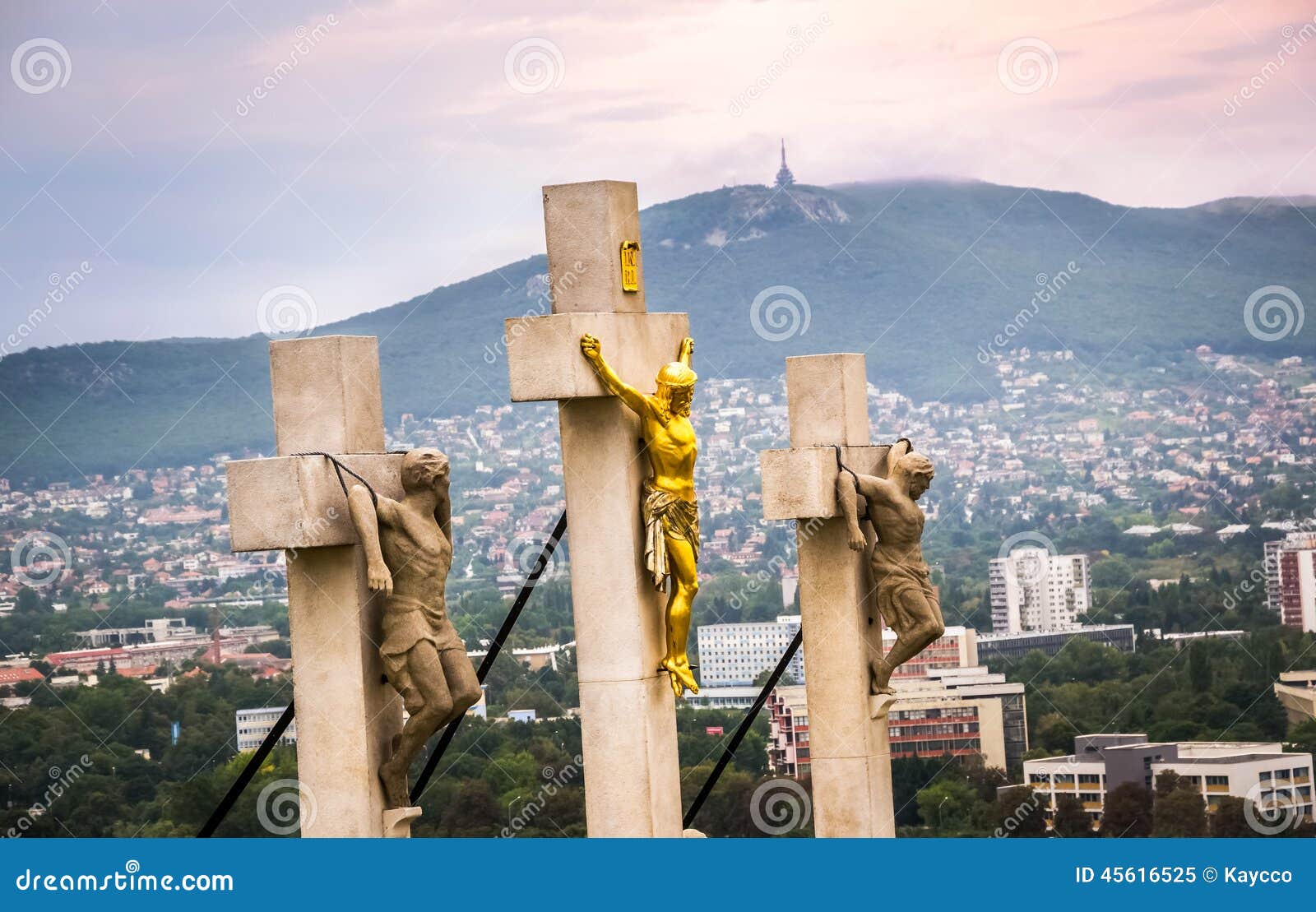 Jesus Christ Cross En El Calvary Imagen de archivo - Imagen de dorado ...