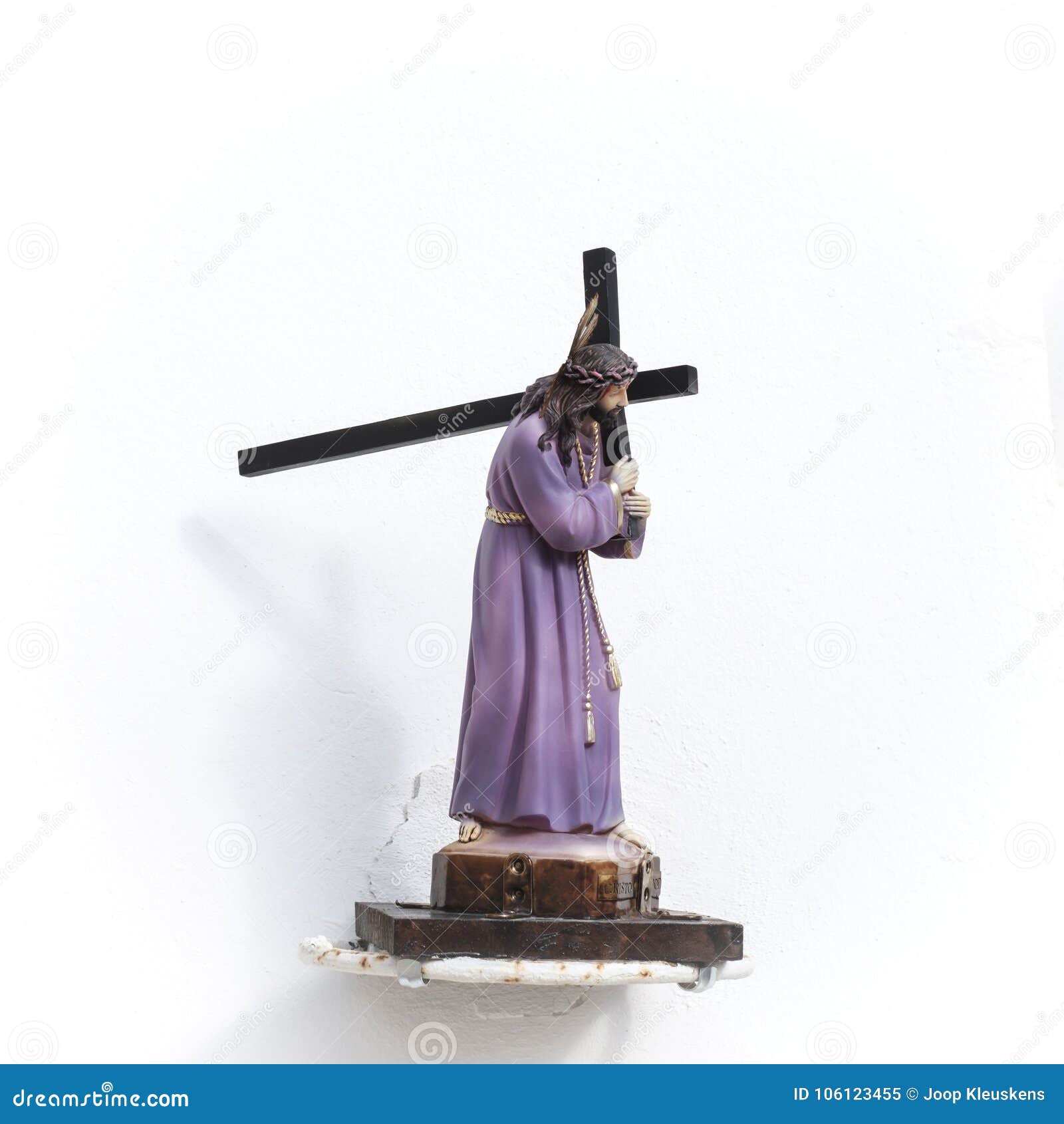 Jesus Com a Cruz Em Seu Ombro Imagem de Stock - Imagem de cristianismo ...