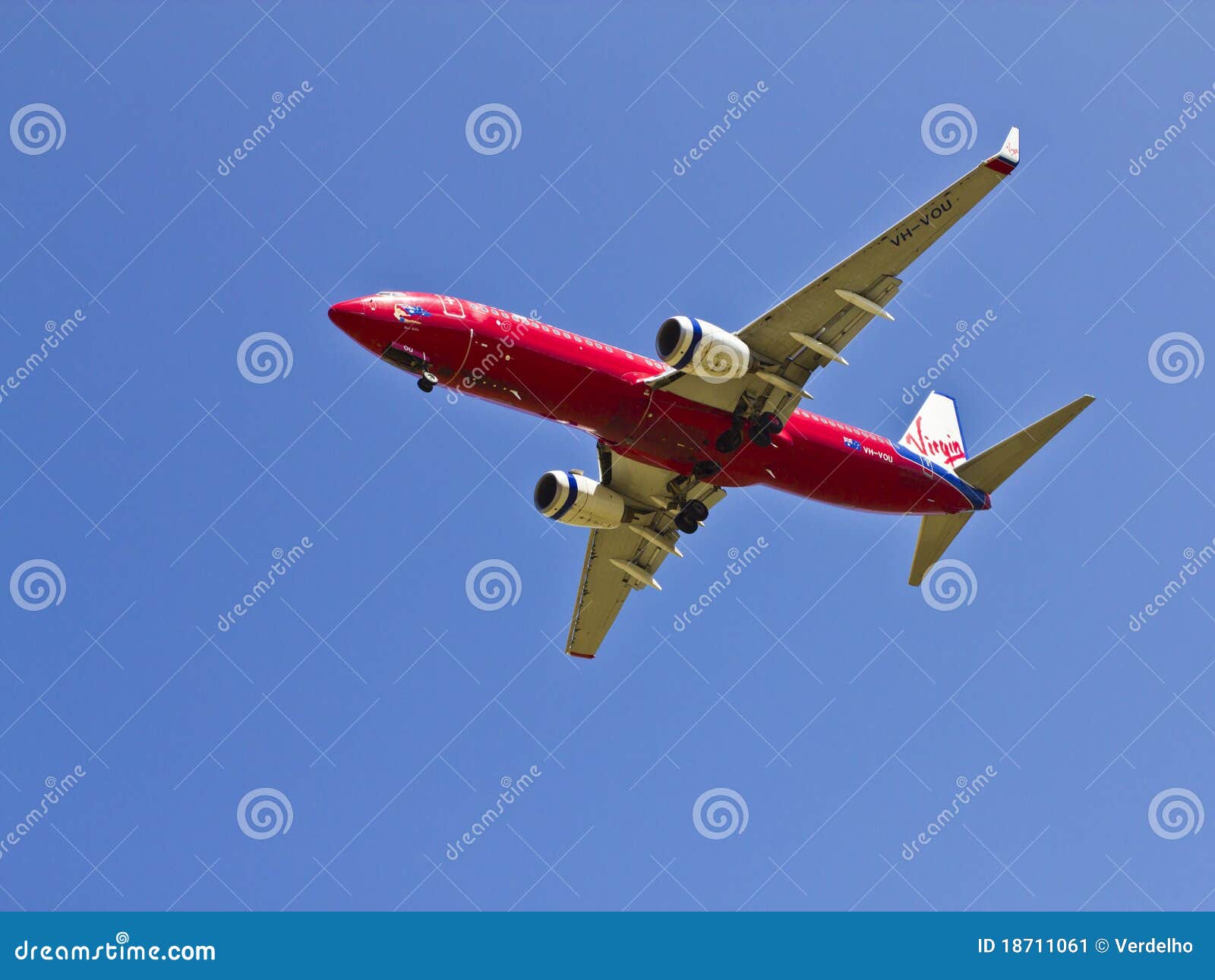 Jet Aircraft on Approach To Land Editorial Photo - Image of aviation ...