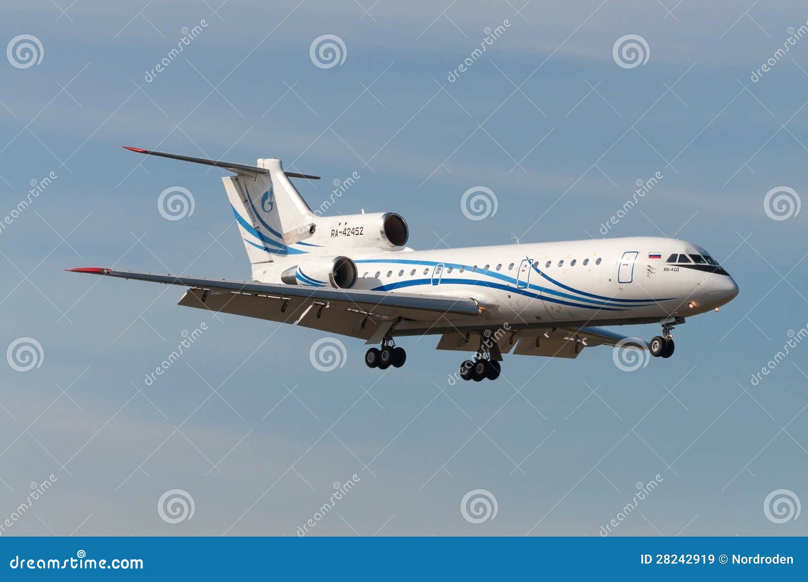 Jet di Yakovlev Yak-42 immagine stock editoriale. Immagine di bianco ...