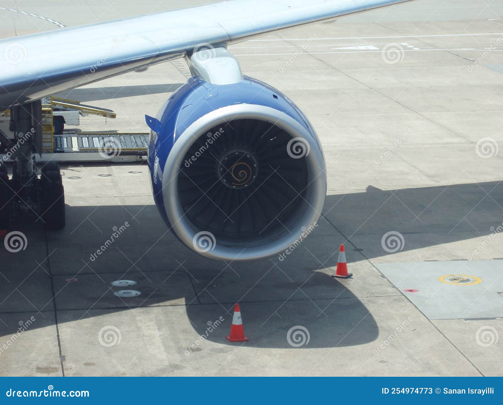 A jet engine front stock image. Image of wing, tarmac - 254974773