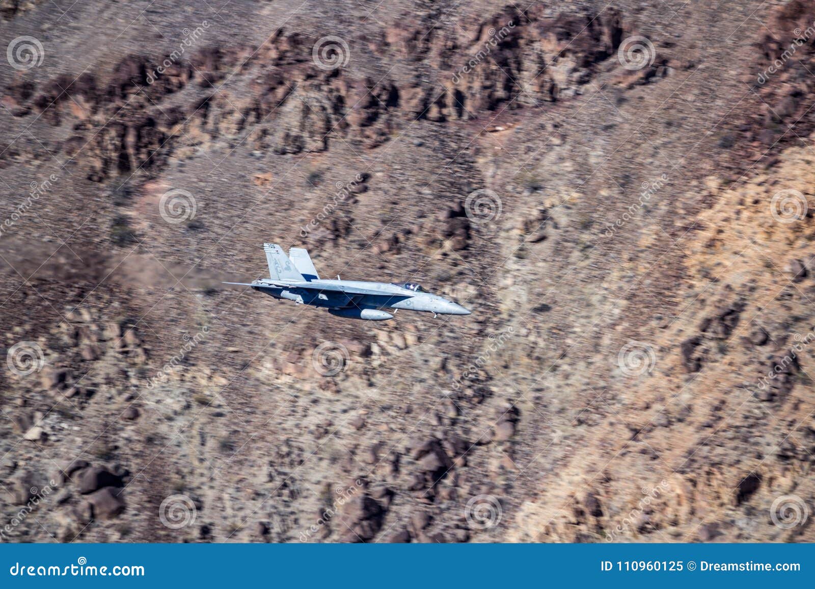 Jet Fighter Military Aircraft Flying Imagen editorial - Imagen de ...