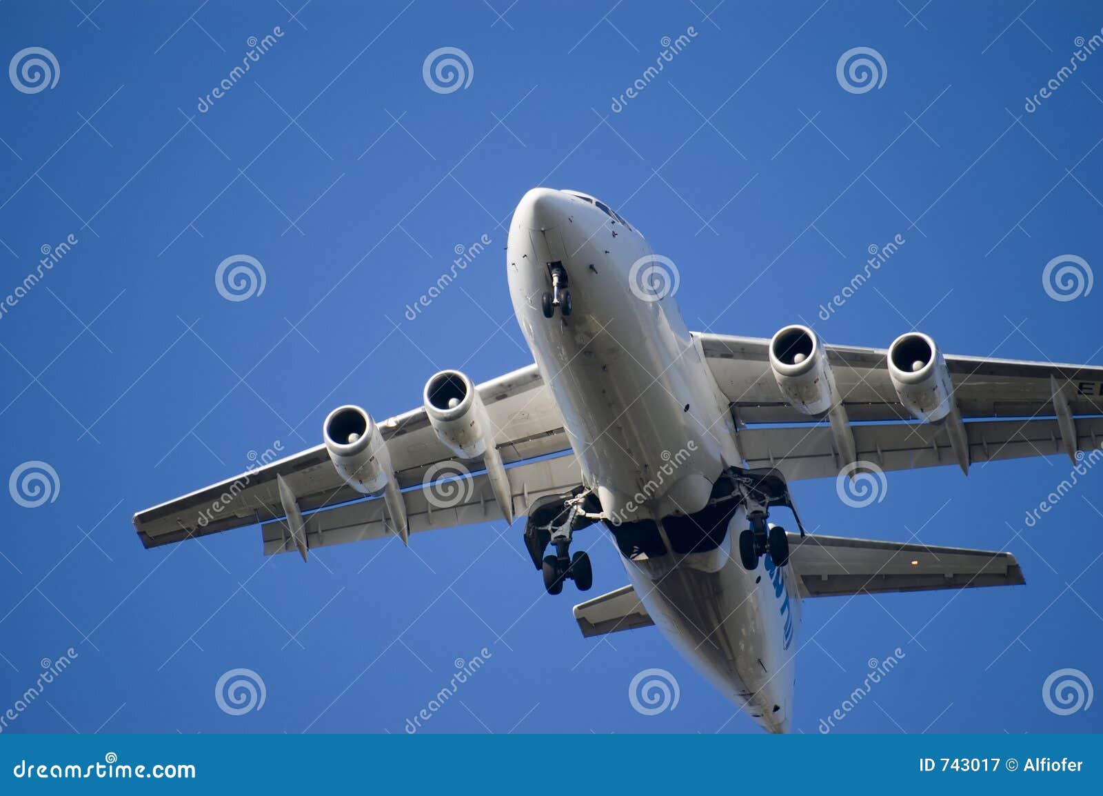 JET LANDING stock image. Image of flight, airplane, atmosphere - 743017