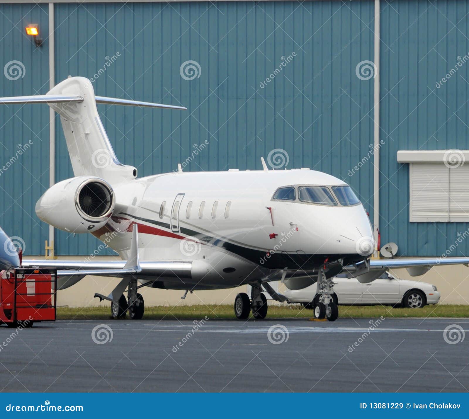 Jet privato immagine stock. Immagine di trasporto, getto - 13081229