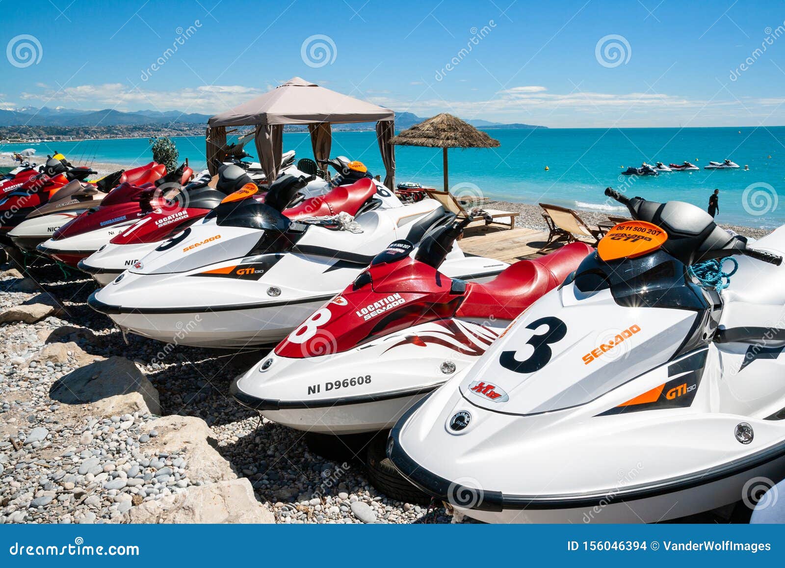 Jet-Ski am Strand Der Riviera, Frankreich Redaktionelles Stockbild ...