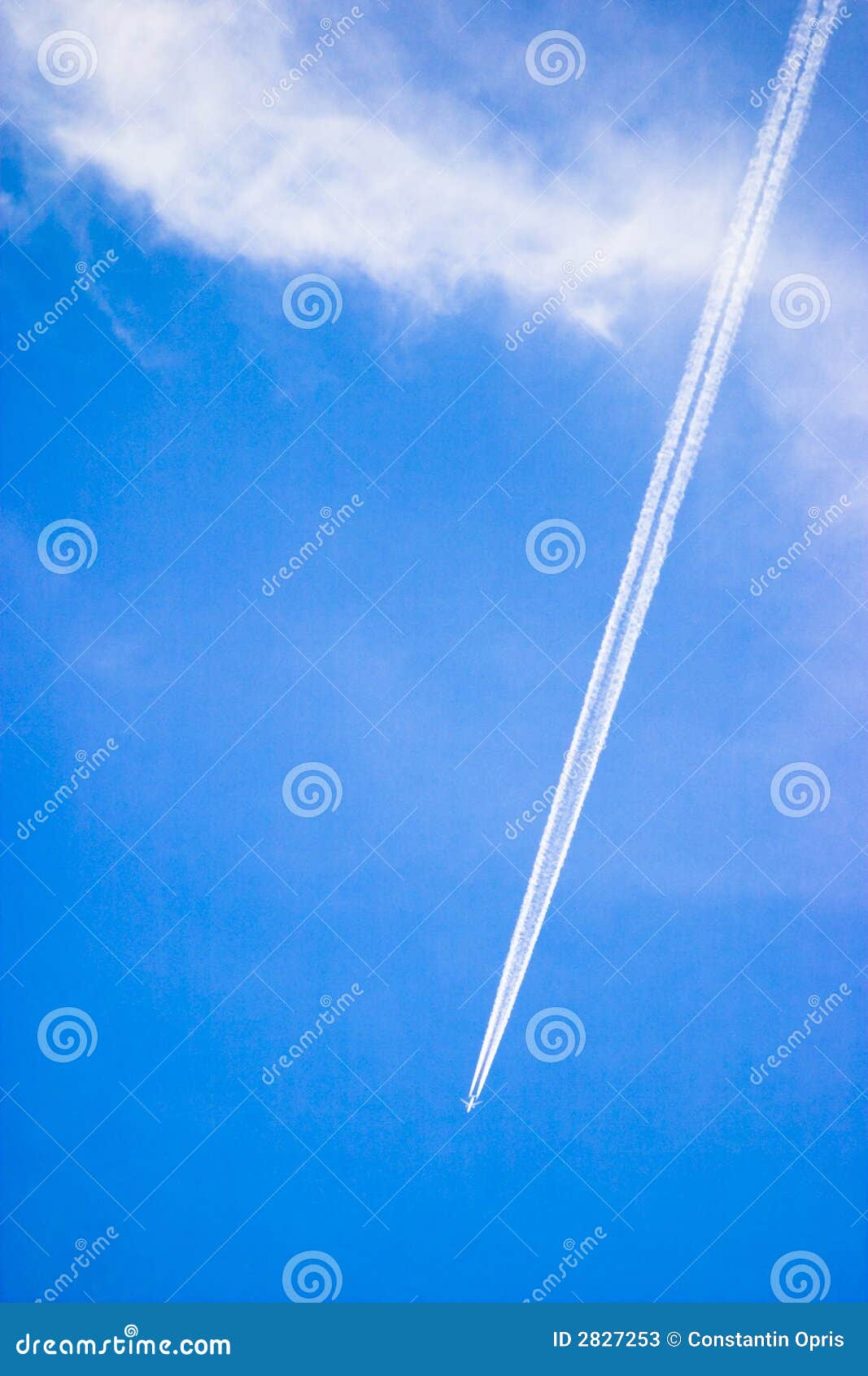Jet trails stock image. Image of plane, jetliner, blue - 2827253