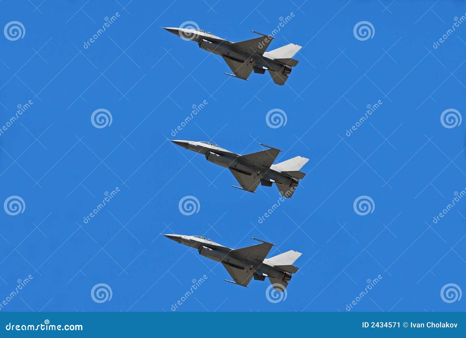 Jetfighters Passing Overhead Stock Image - Image of salute, teamwork ...