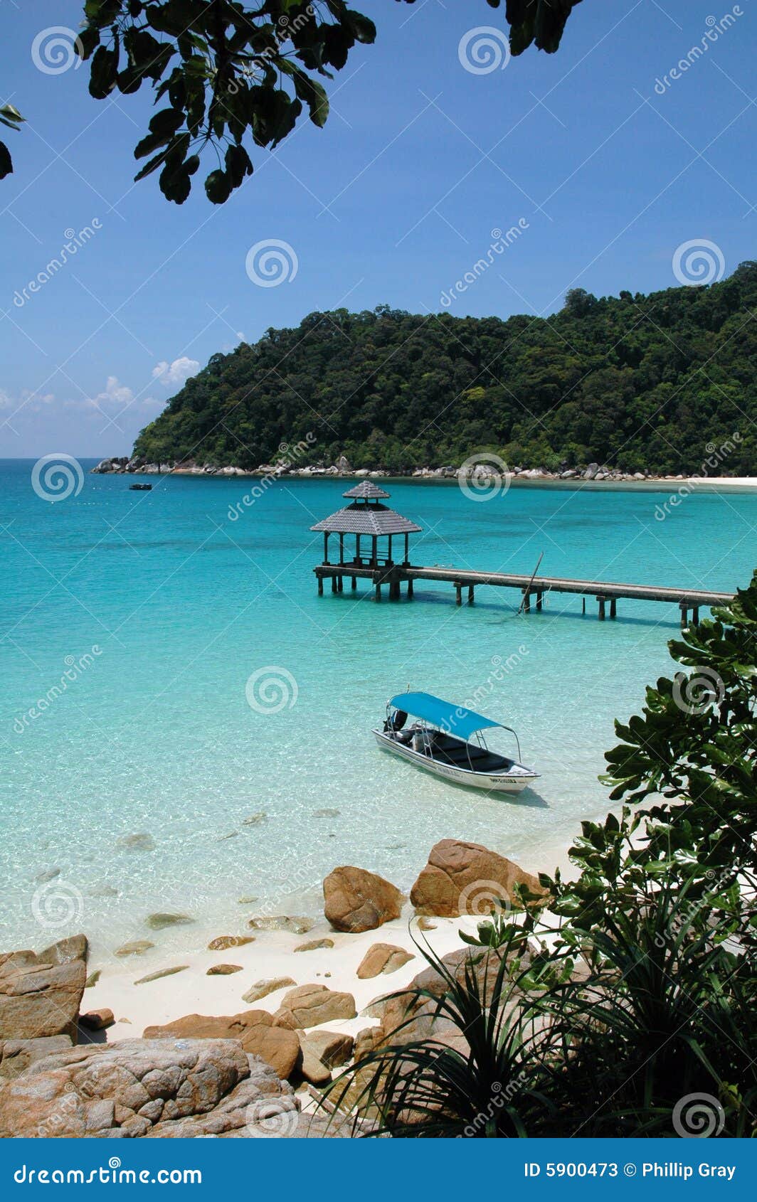 Jetty and Boat stock image. Image of peaceful, diving - 5900473