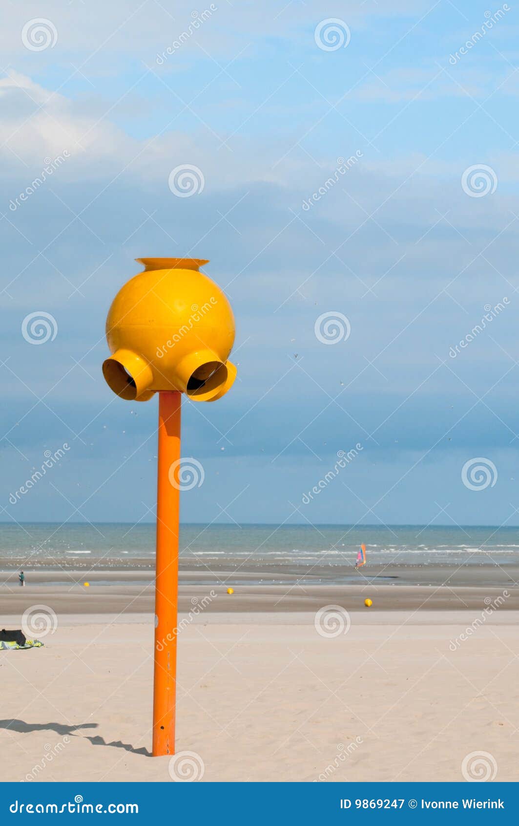 Jeu de bille image stock. Image du jaune, poteau, été - 9869247