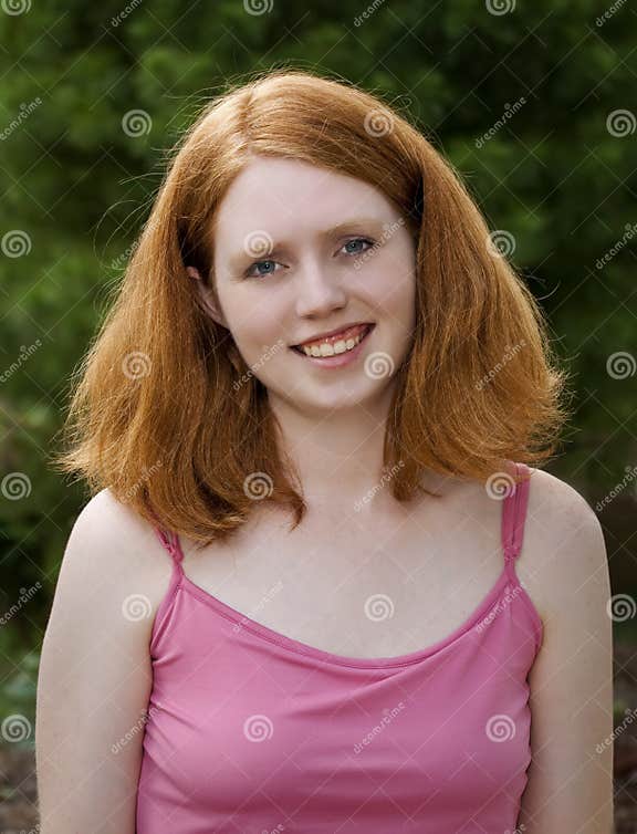 Jeune beau roux image stock. Image du fille, cheveu, verticale - 11053185