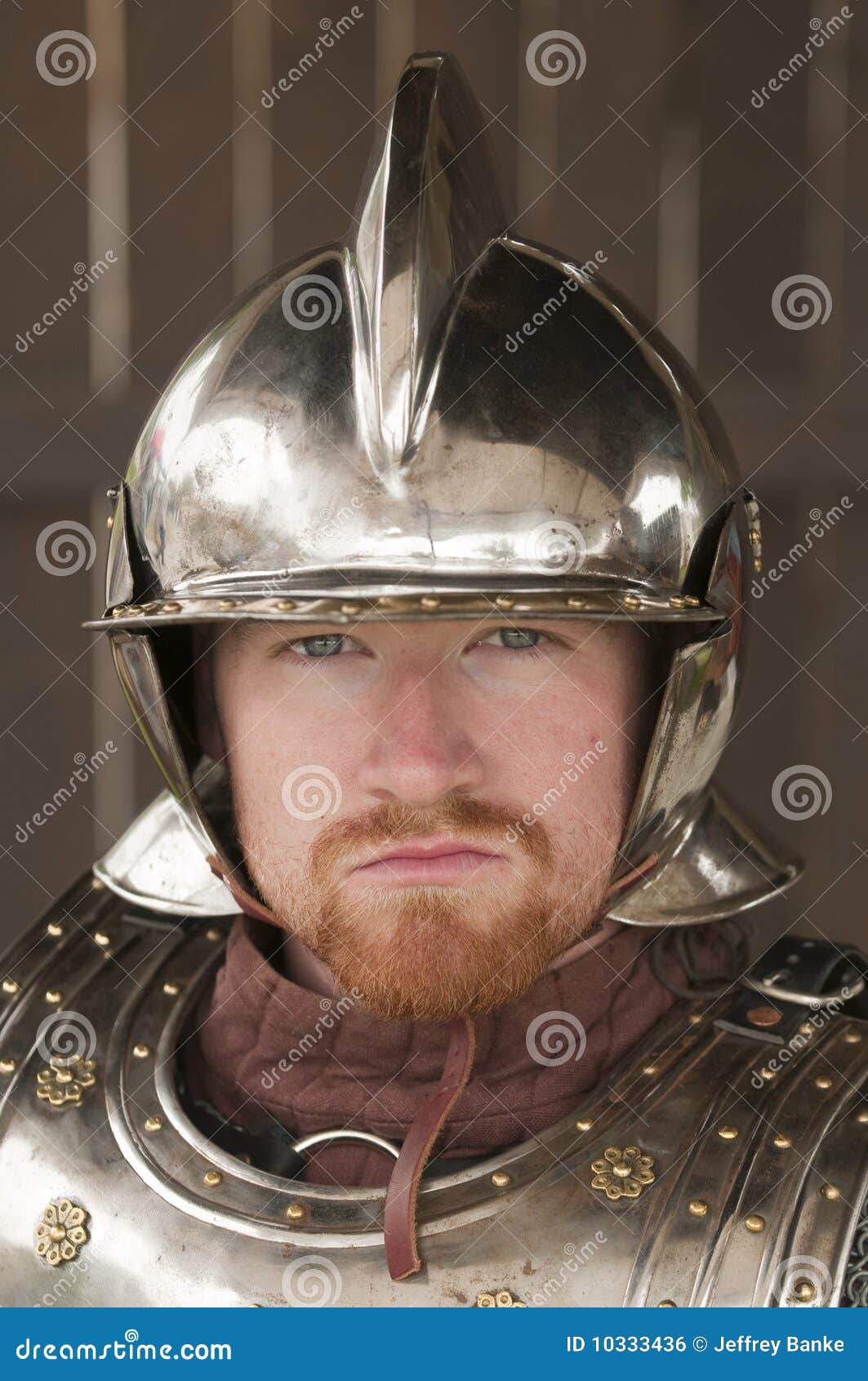 Jeune chevalier photo stock. Image du coiffe, masculin - 10333436