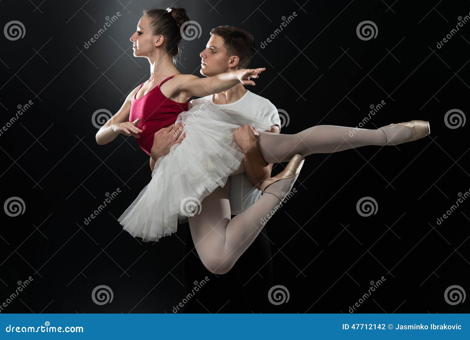 Jeune Danseur Classique Dancing De Couples Photo stock - Image du ...