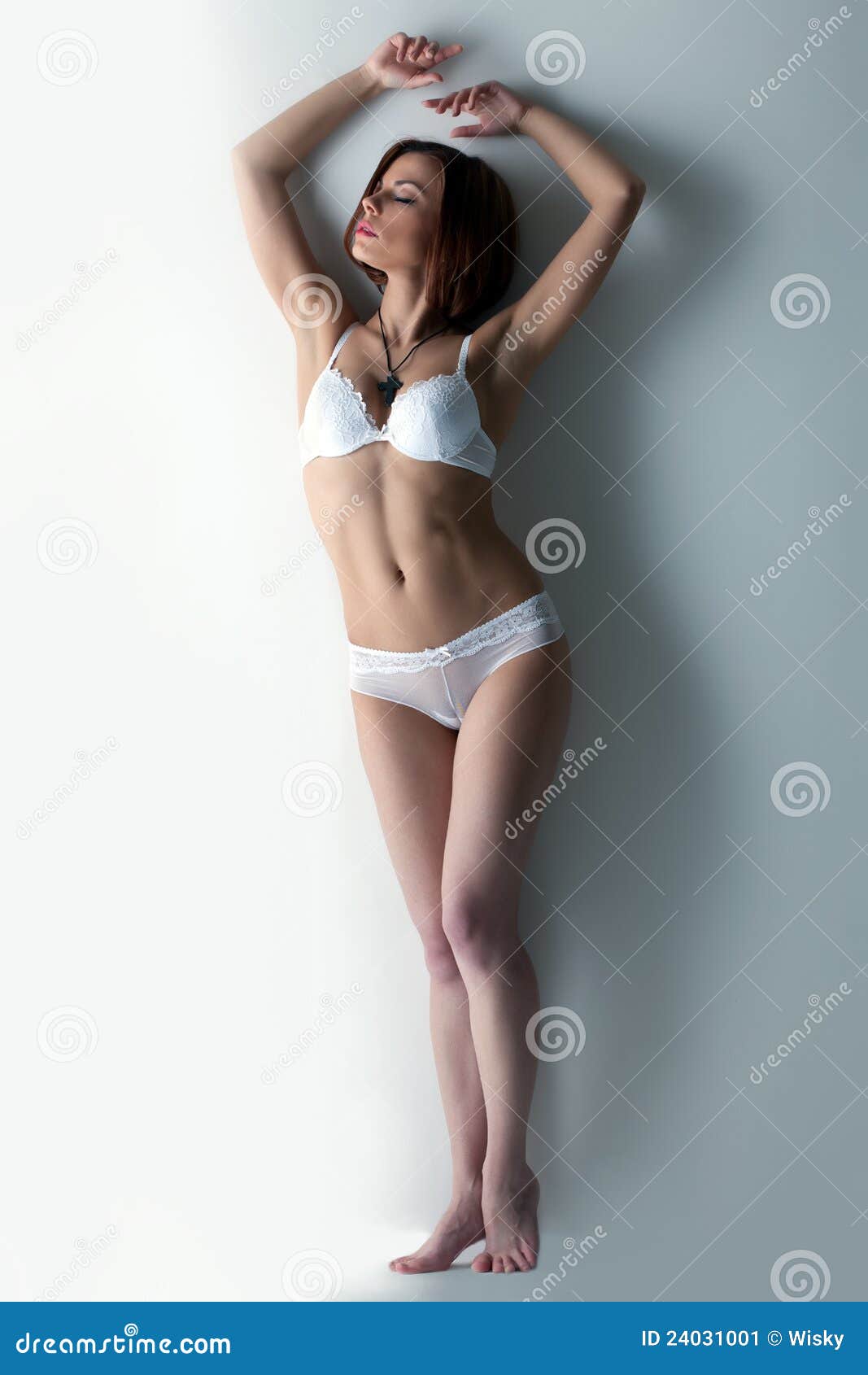 Jeune Femme Avec Le Fuselage Parfait Dans La Lingerie Blanche Image