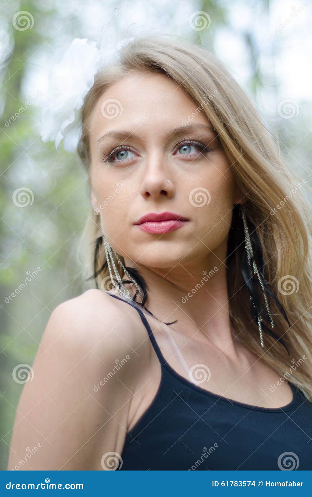 Jeune Femme Blonde Naturellement Belle En Nature Photo Stock Image Du