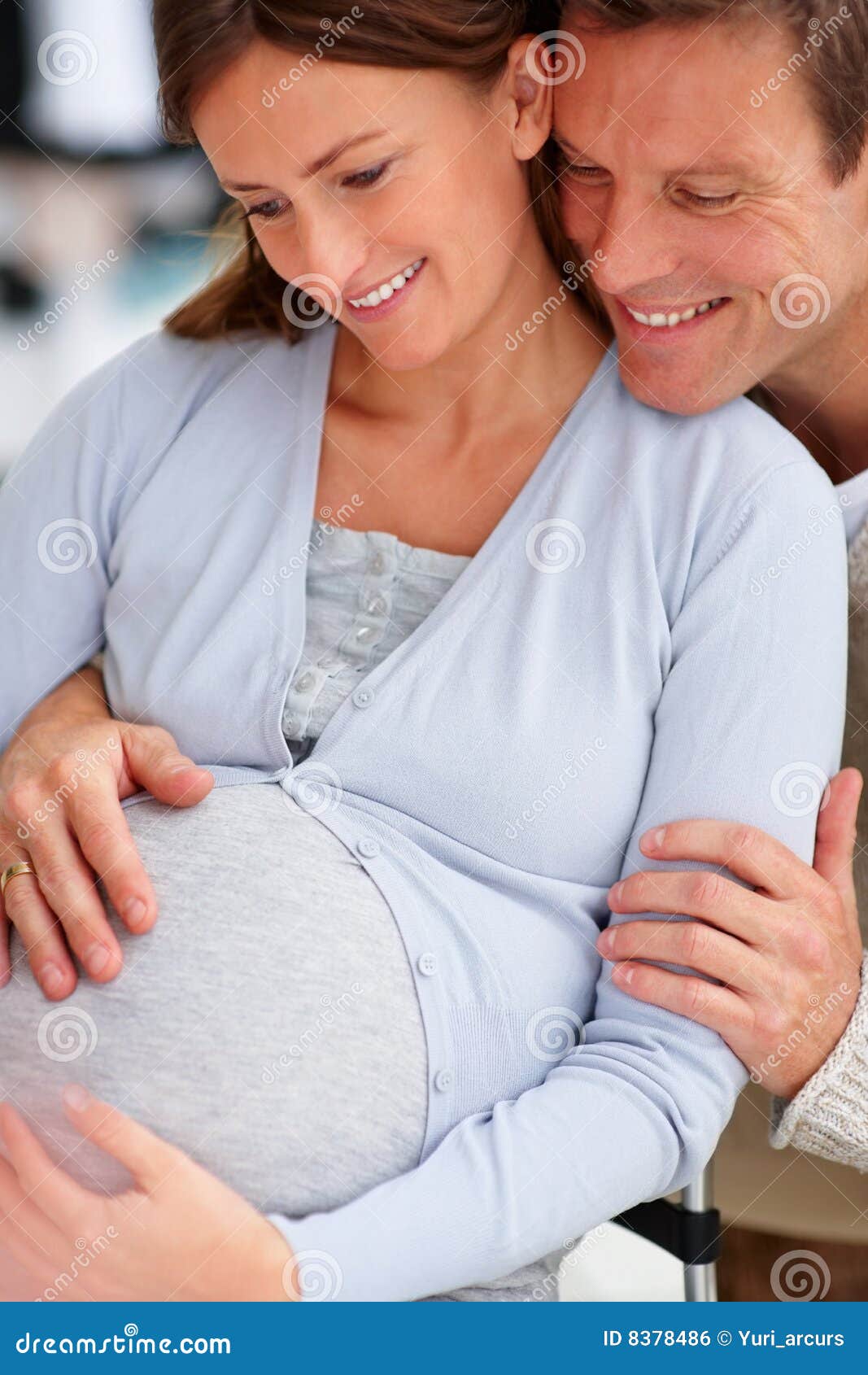 Jeune Femme Enceinte Heureuse Avec Son Mari Photo Stock Image Du