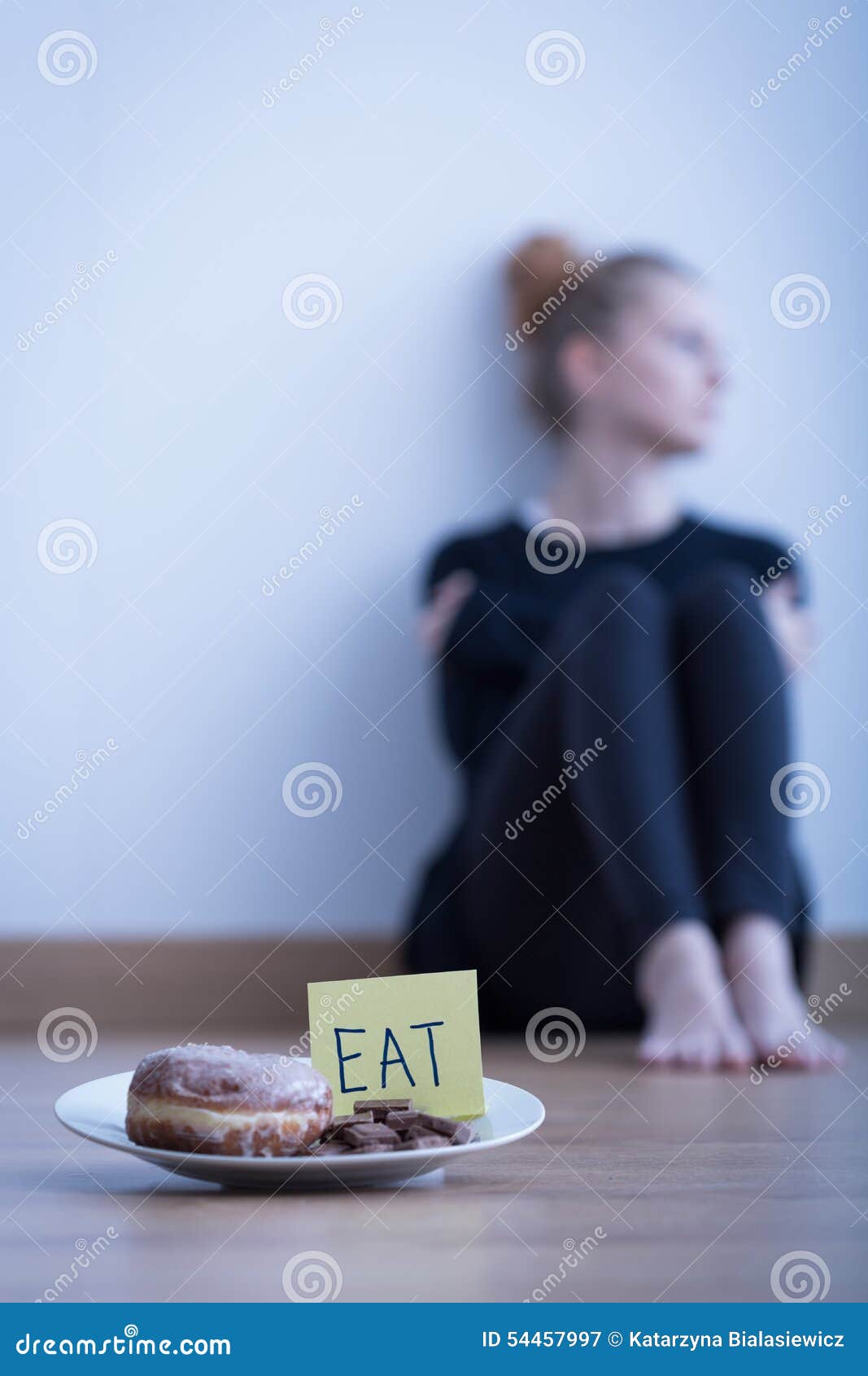 Jeune fille anorexique image stock. Image du seul, mental - 54457997