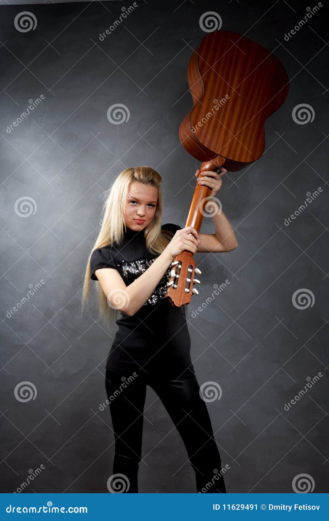 Jeune Fille Blonde Avec Une Guitare Image Stock Image Du Beau
