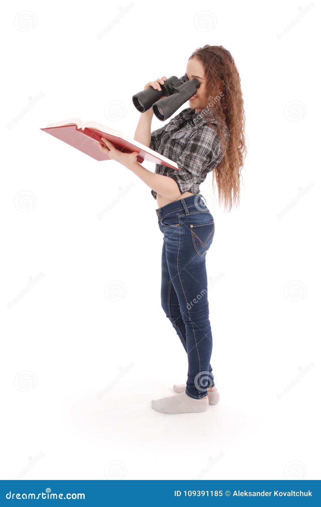 Jeune Fille De Sourire Attirante Avec Des Jumelles Image Stock Image