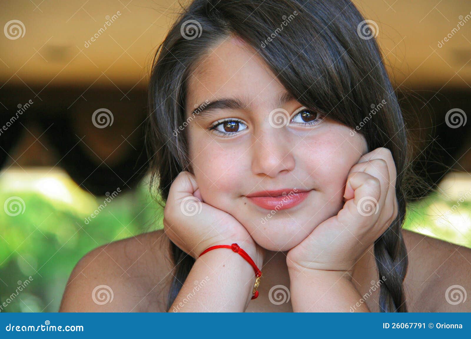 Jeune Fille Mignonne De Brunette Par Lhublot Image Stock Image Du